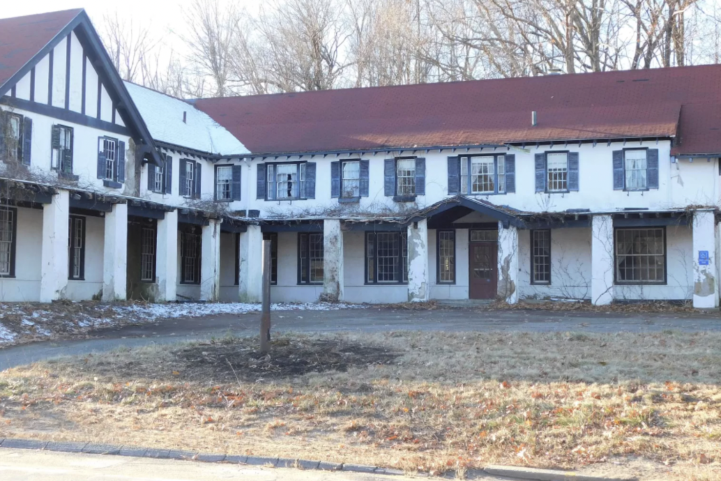 House of the Week: Former Sterling Inn goes to auction - masslive.com