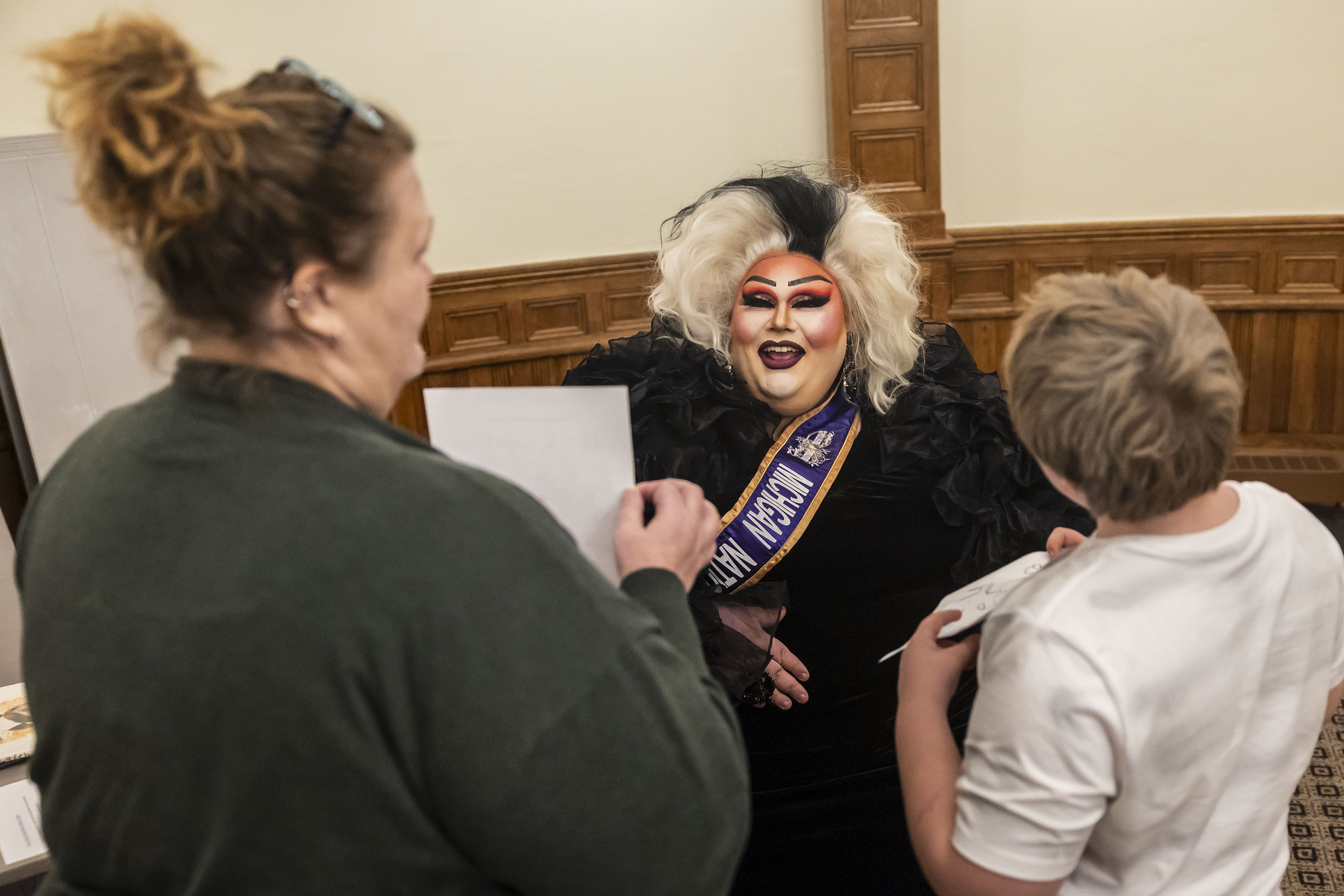Saginaw’s Hoyt Library hosts Halloween Drag Queen Story Hour - mlive.com