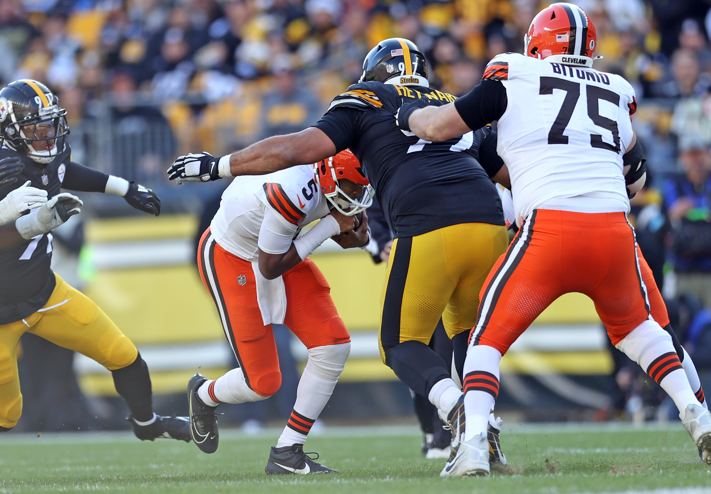 Cleveland Browns quarterback Jameis Winston vs. Pittsburgh Steelers ...
