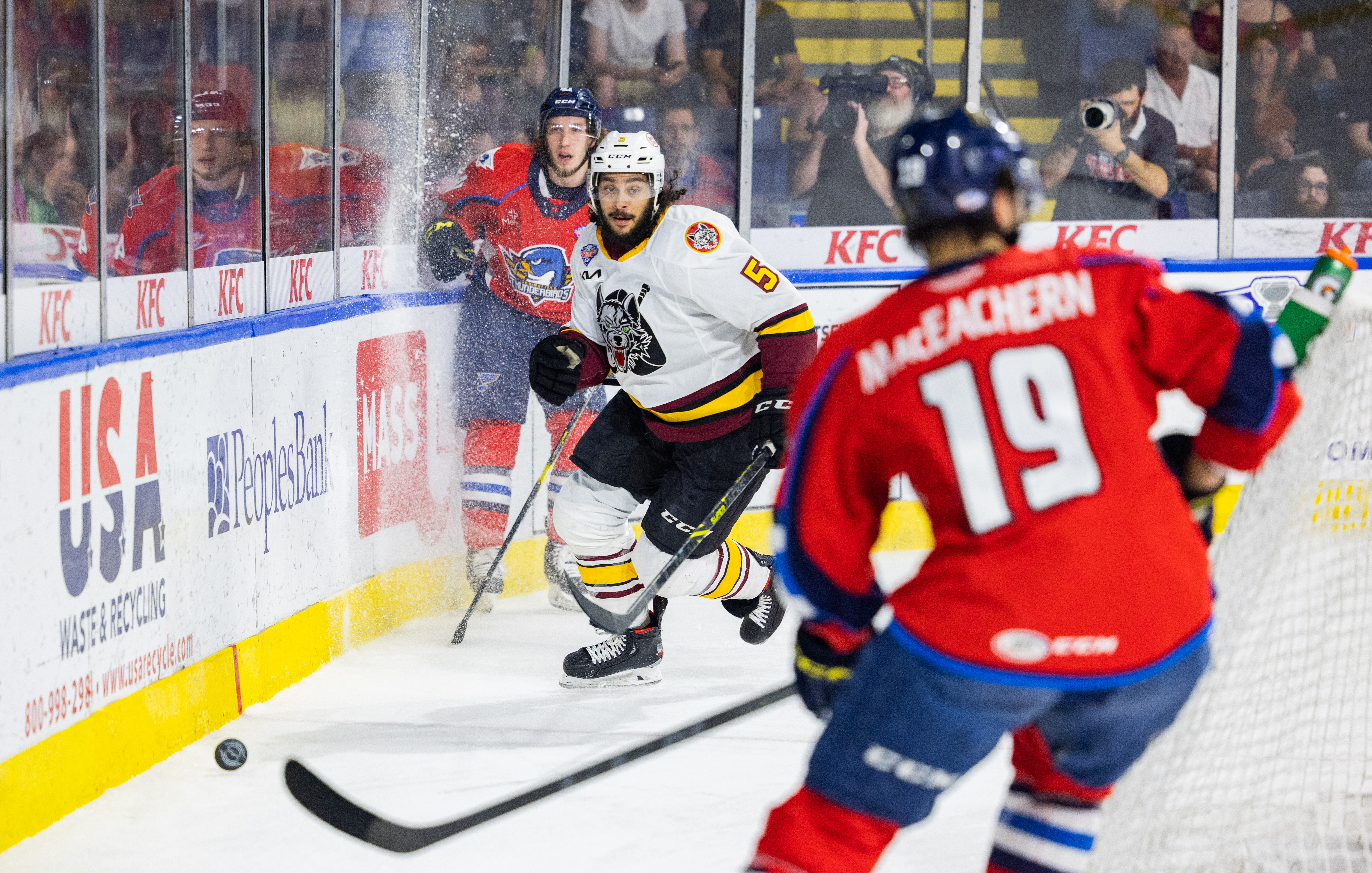 Springfield Thunderbirds vs Chicago Wolves Finals Game 5 - masslive.com