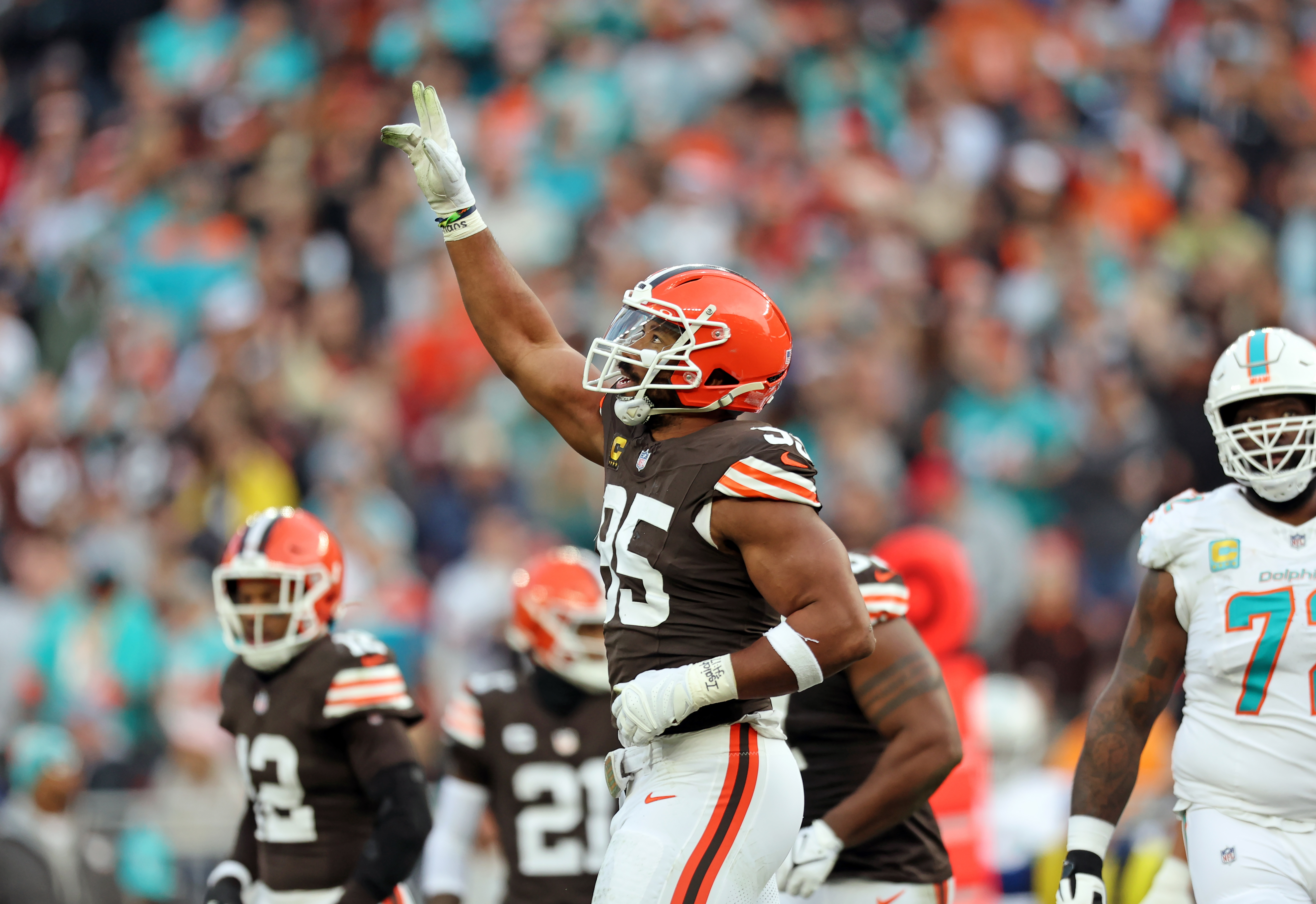 Cleveland Browns defensive end Myles Garrett vs. Miami Dolphins ...
