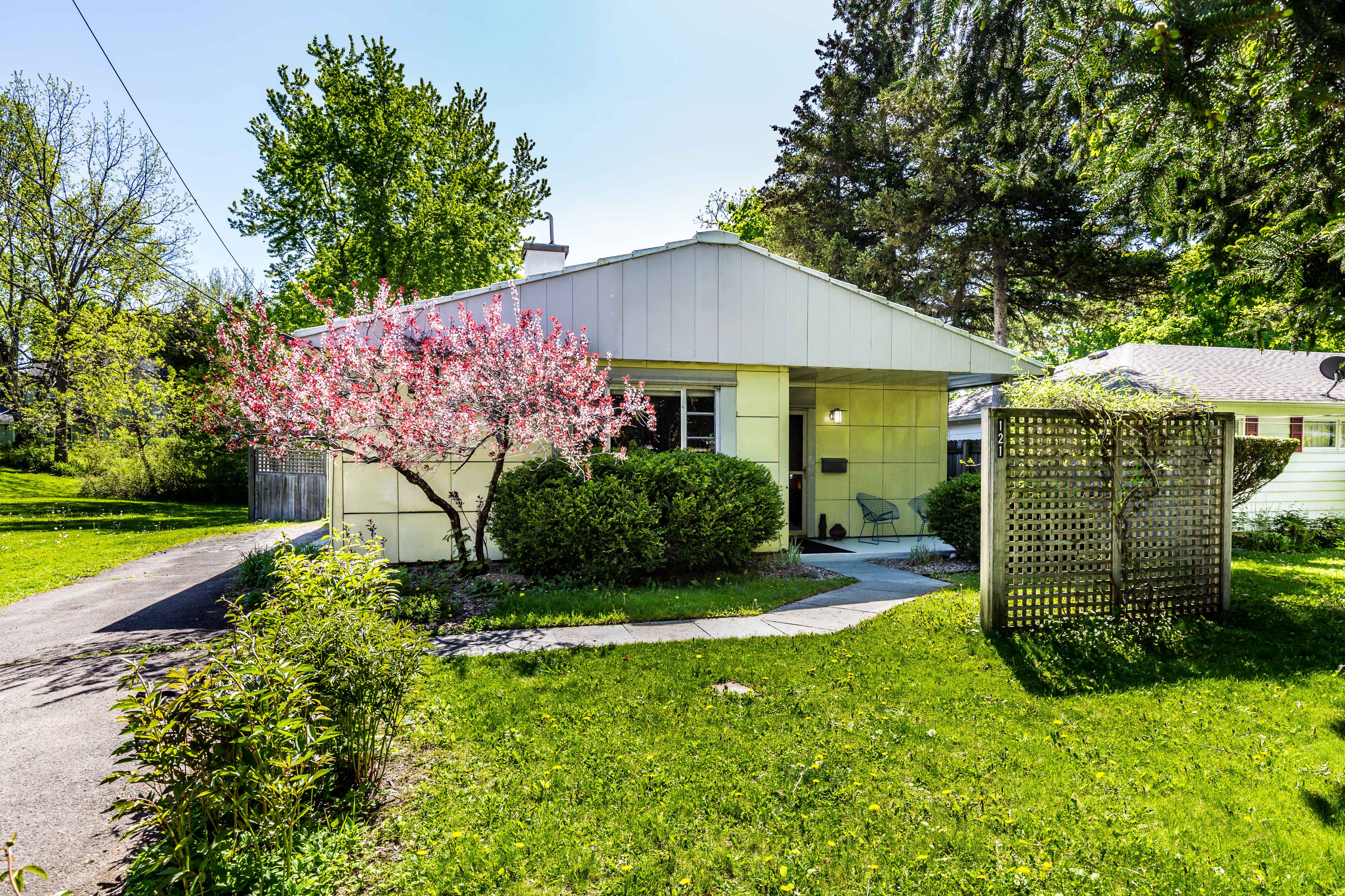 All-steel Lustron home in DeWitt was dubbed 'house of the future ...