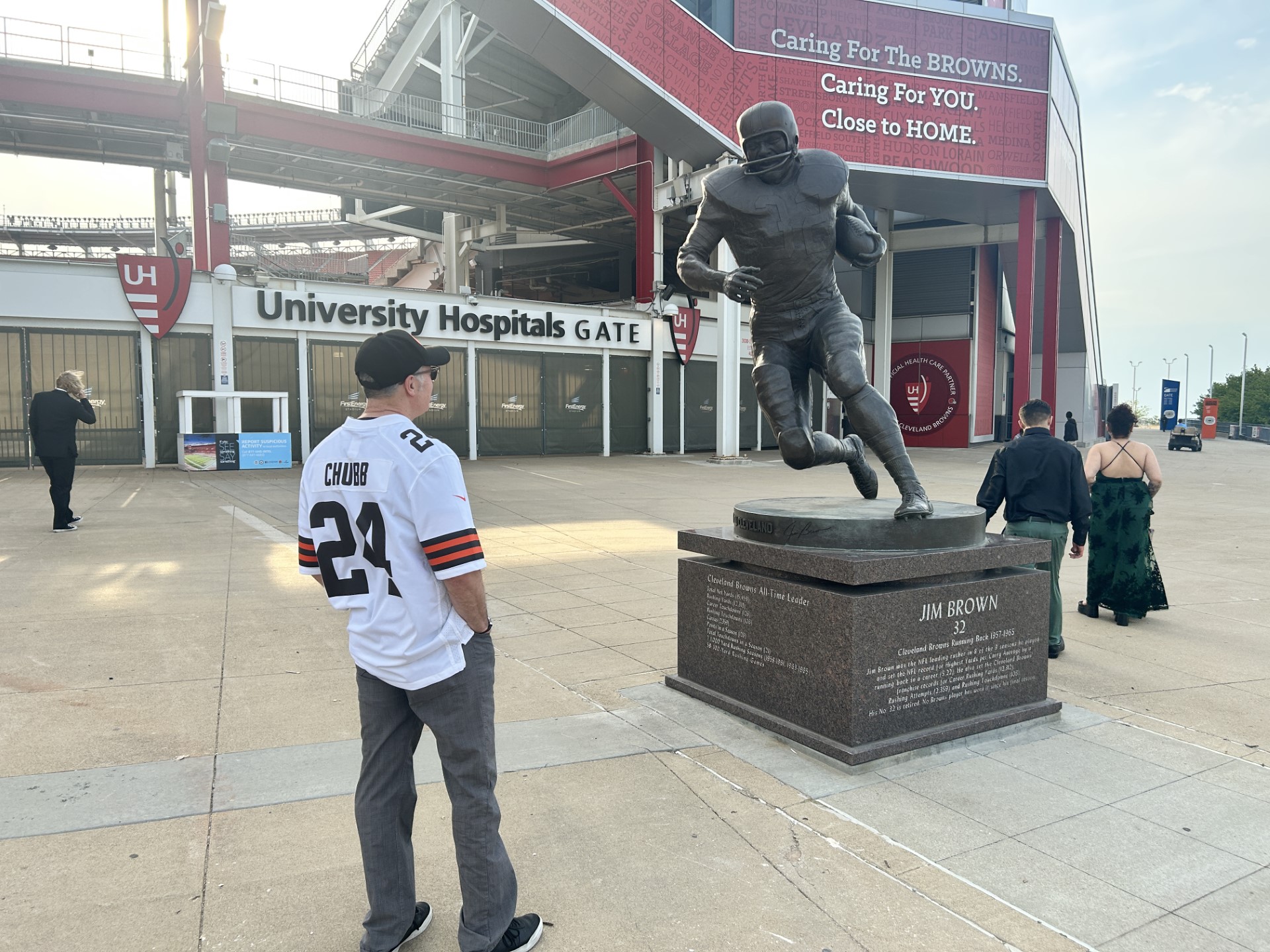 Jim Brown statue at Cleveland Browns Stadium - cleveland.com