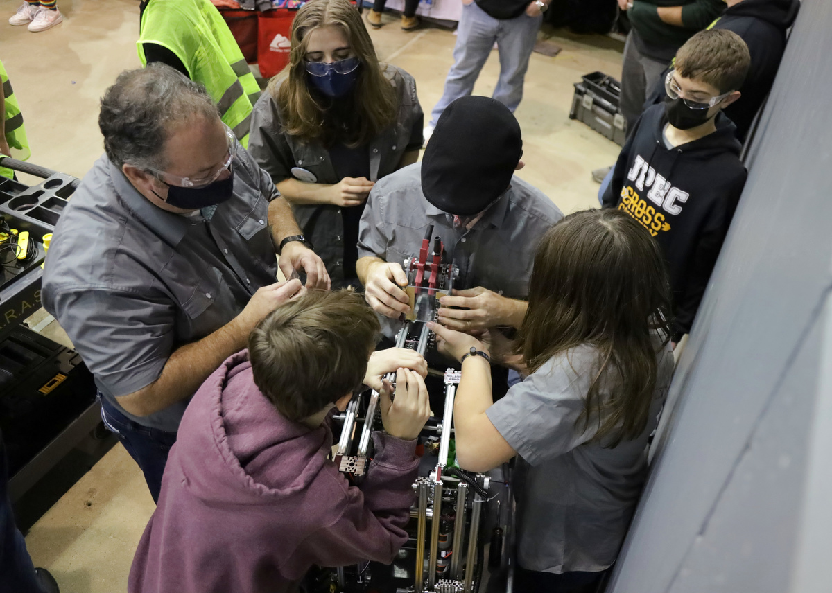 Jackson County robotics teams compete at FIRST Tech Challenge Michigan ...