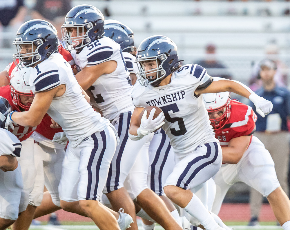 Cumberland Valley defeats Manheim Twp. 31-27 in week 1 of high school ...