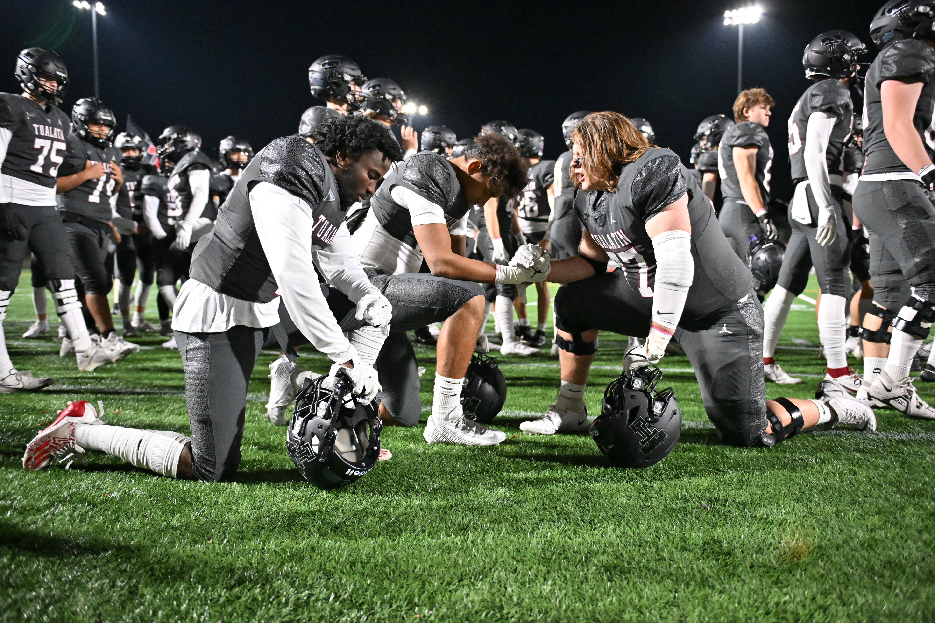 OSAA Class 6A football state semifinals: Tualatin Timberwolves vs ...