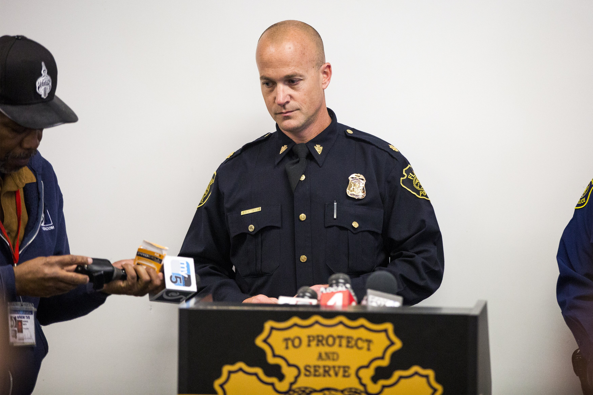 Flint deputy police chief to retire in January 2021 - mlive.com