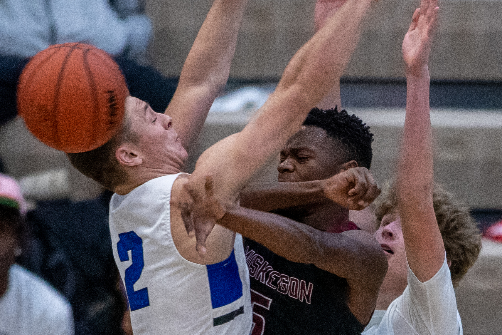 Muskegon boys basketball defeats Grand Rapids Catholic Central 81-79 in ...