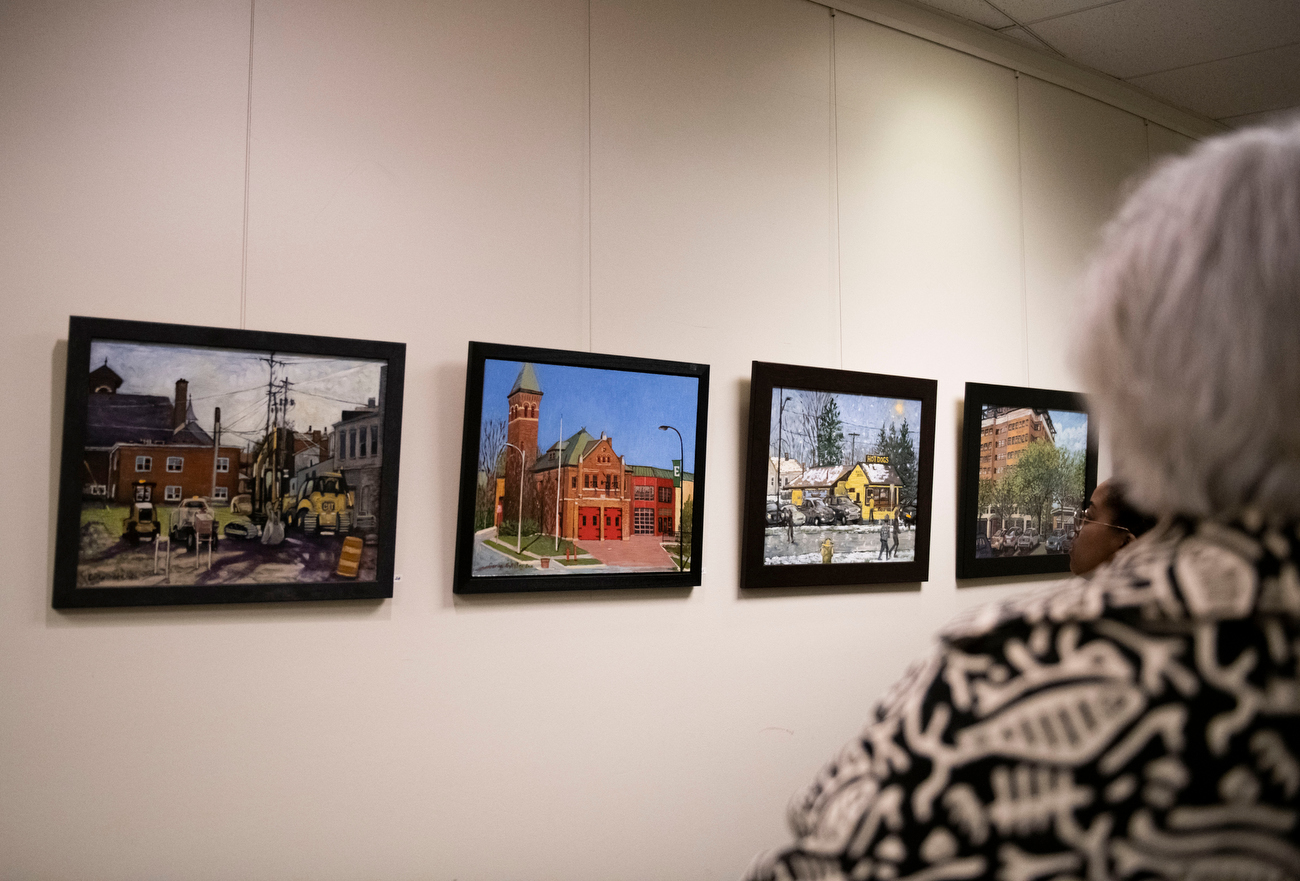 Artist who paints out of her car talks about her exhibition in Dexter ...