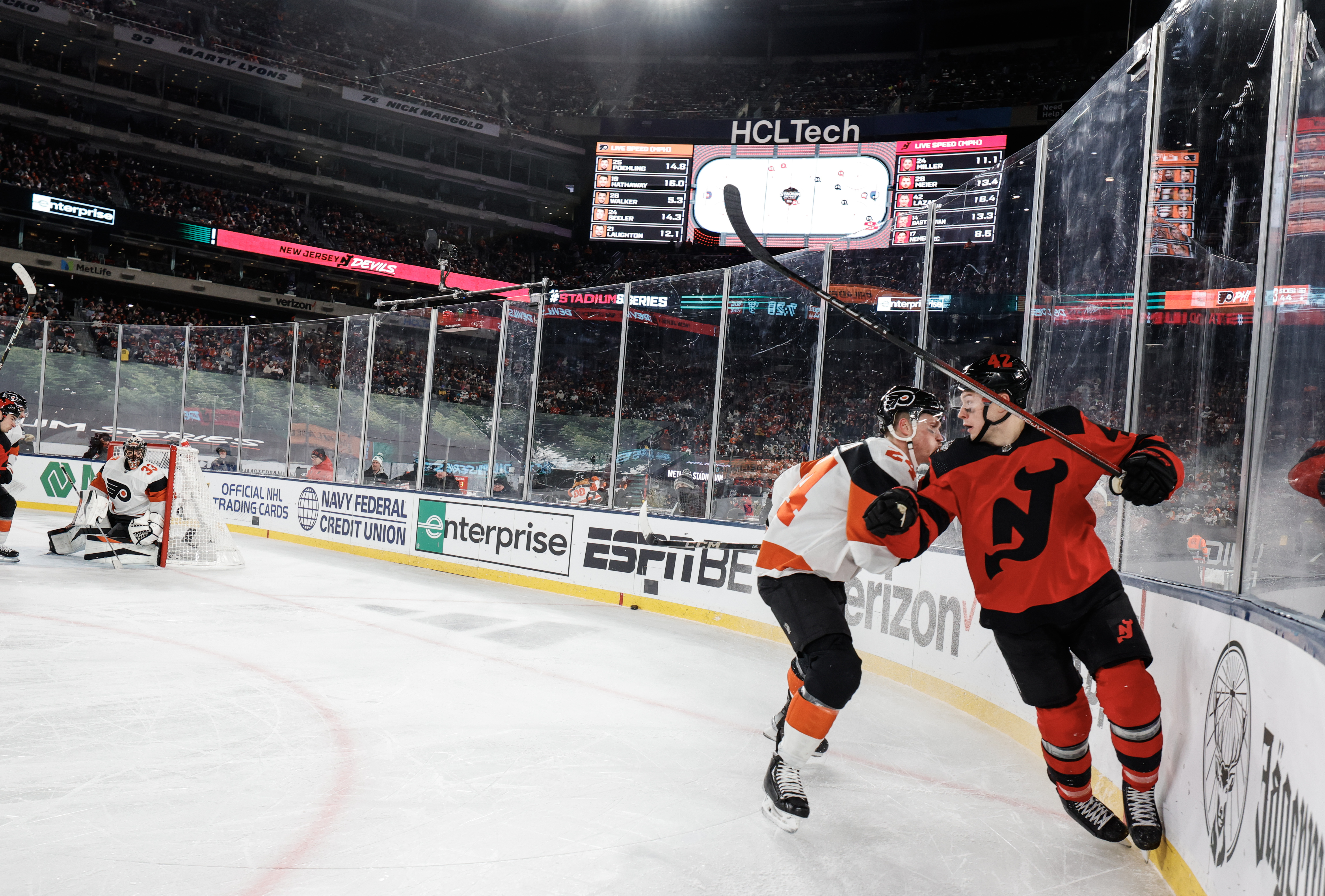 New Jersey Devils vs. Philadelphia Flyers in NHL Stadium Series game at ...