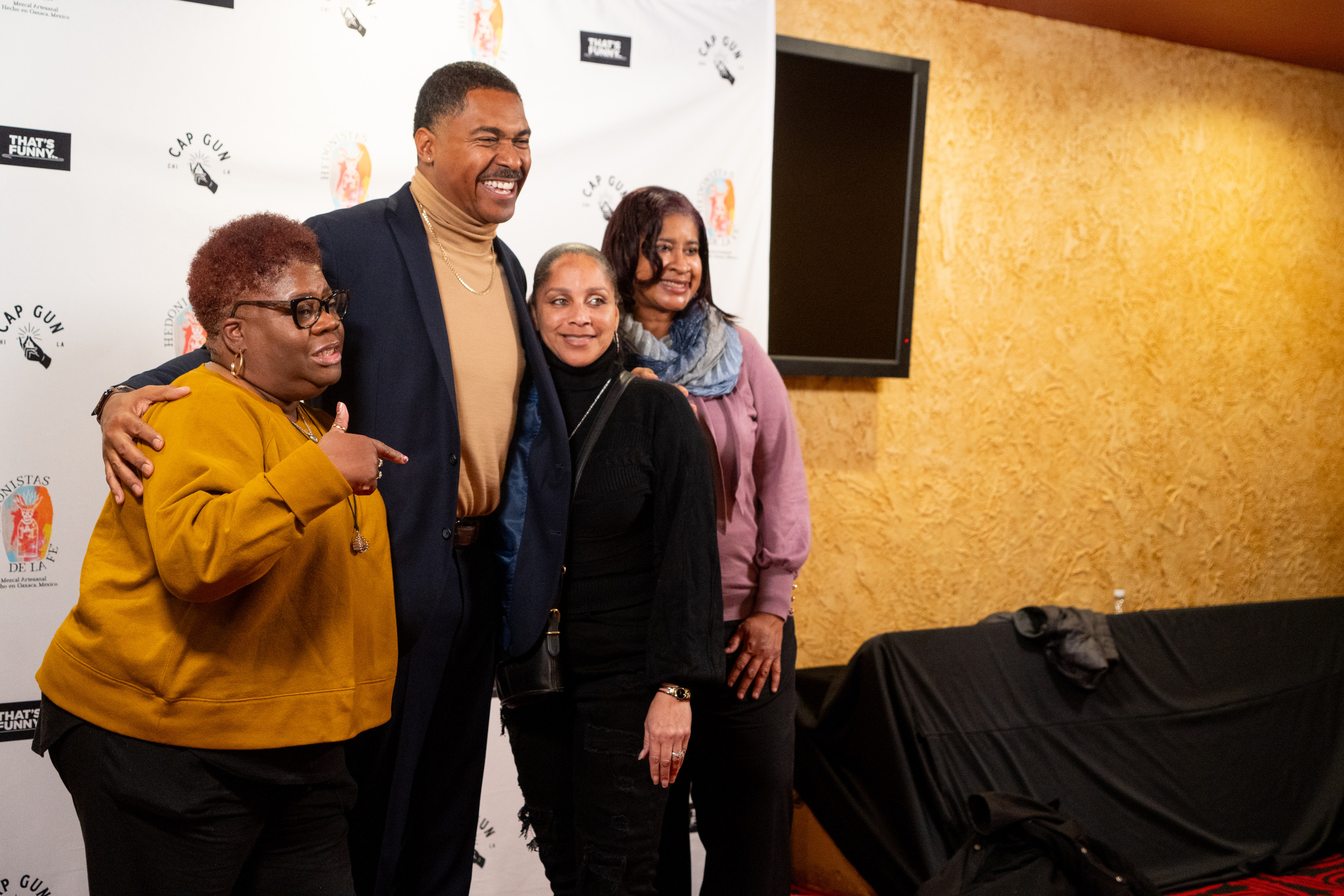 Flint stars walk the red carpet at Capitol Theatre for 'That's Funny ...