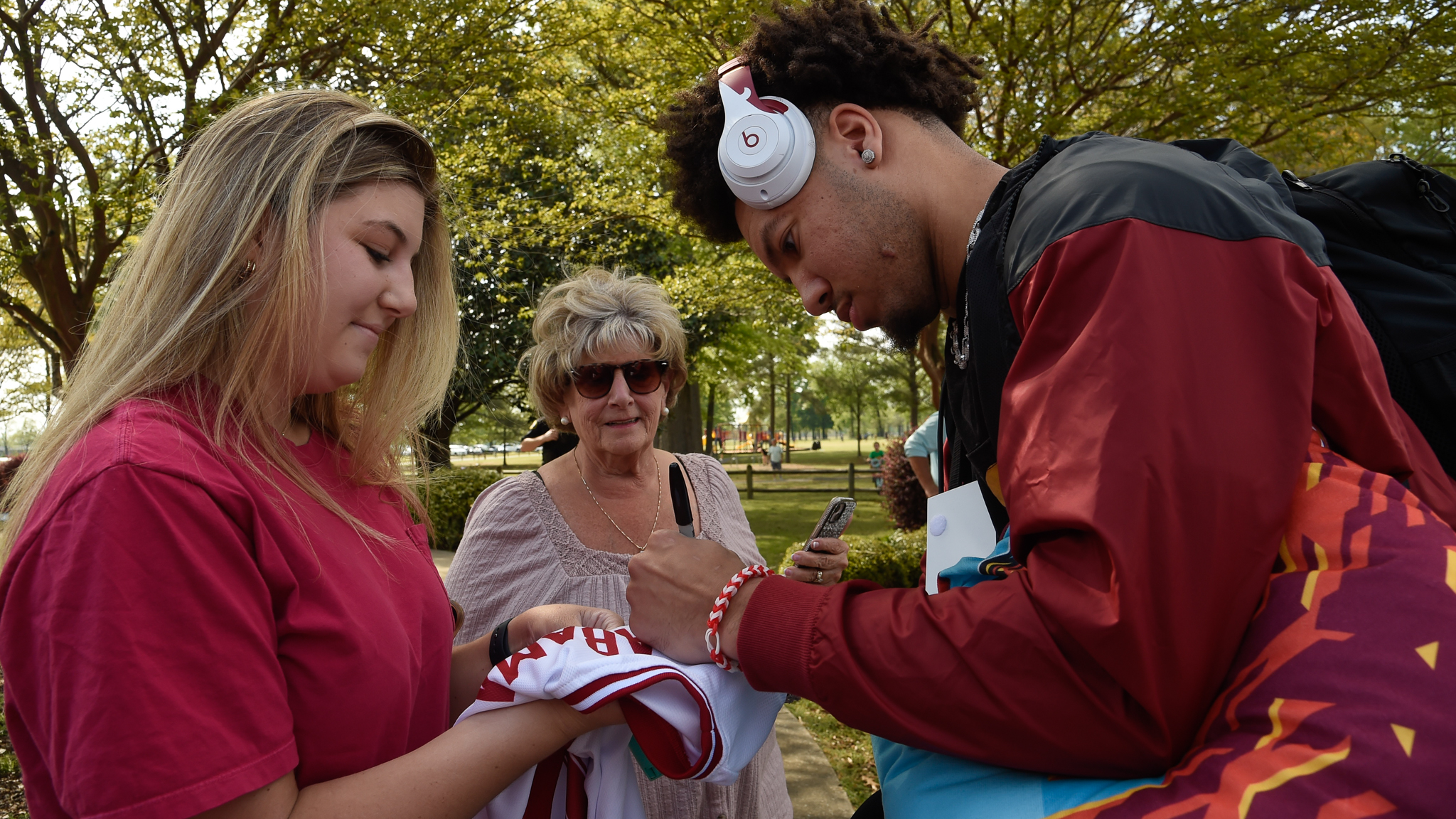 Alabama Basketball Final Four Airport 2024 - al.com