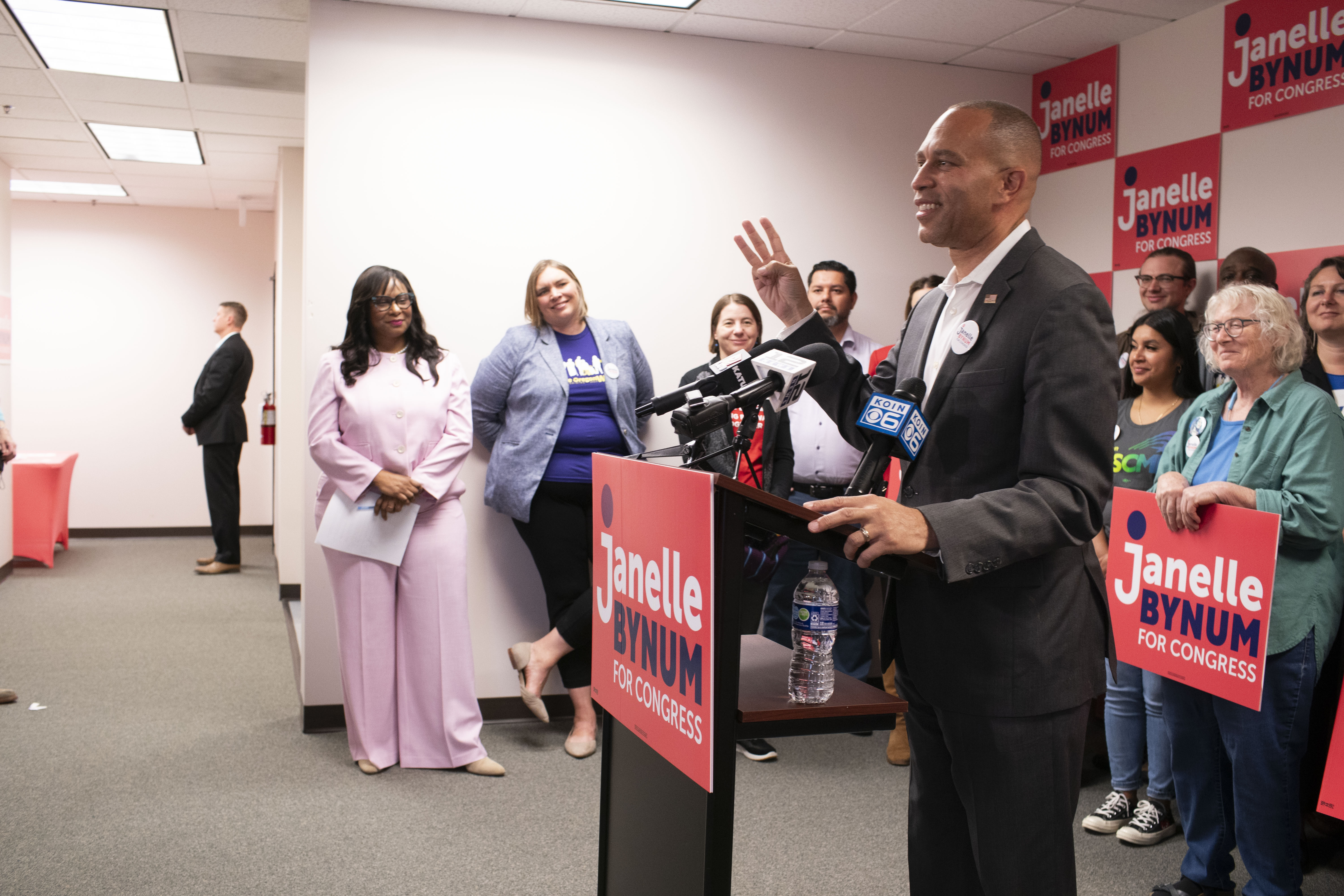 Rep Janelle Bynum and House Minority Leader Hakeem Jeffries ...