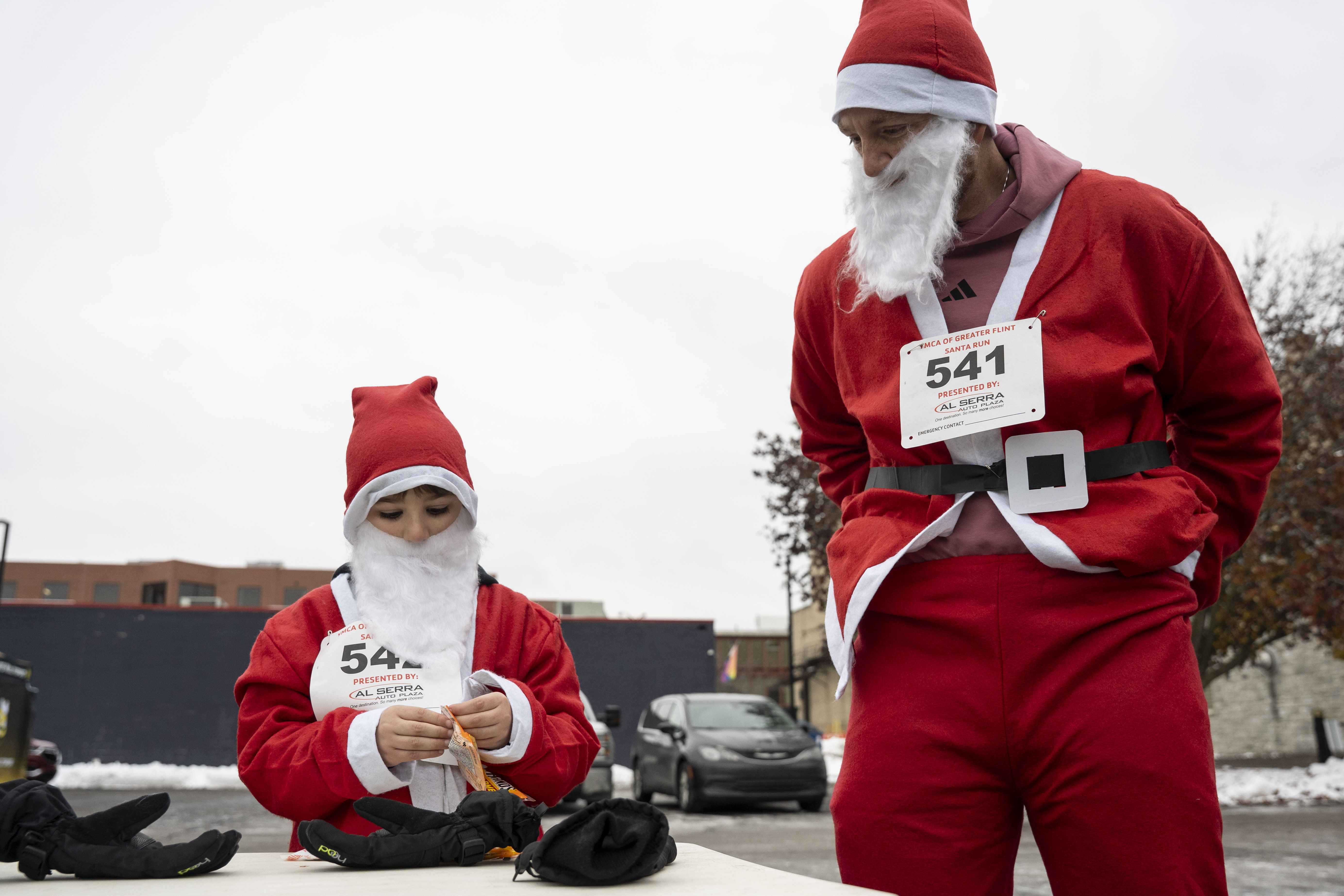 Hundreds put on their red suits for the YMCA Santa Run - mlive.com