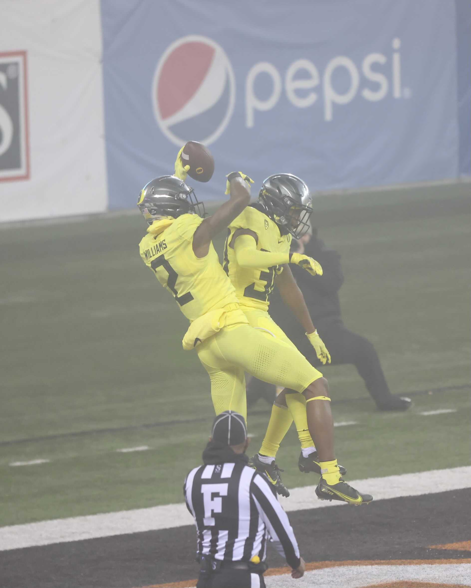 Oregon Ducks vs. Oregon State Beavers football: Nov. 27, 2020 ...