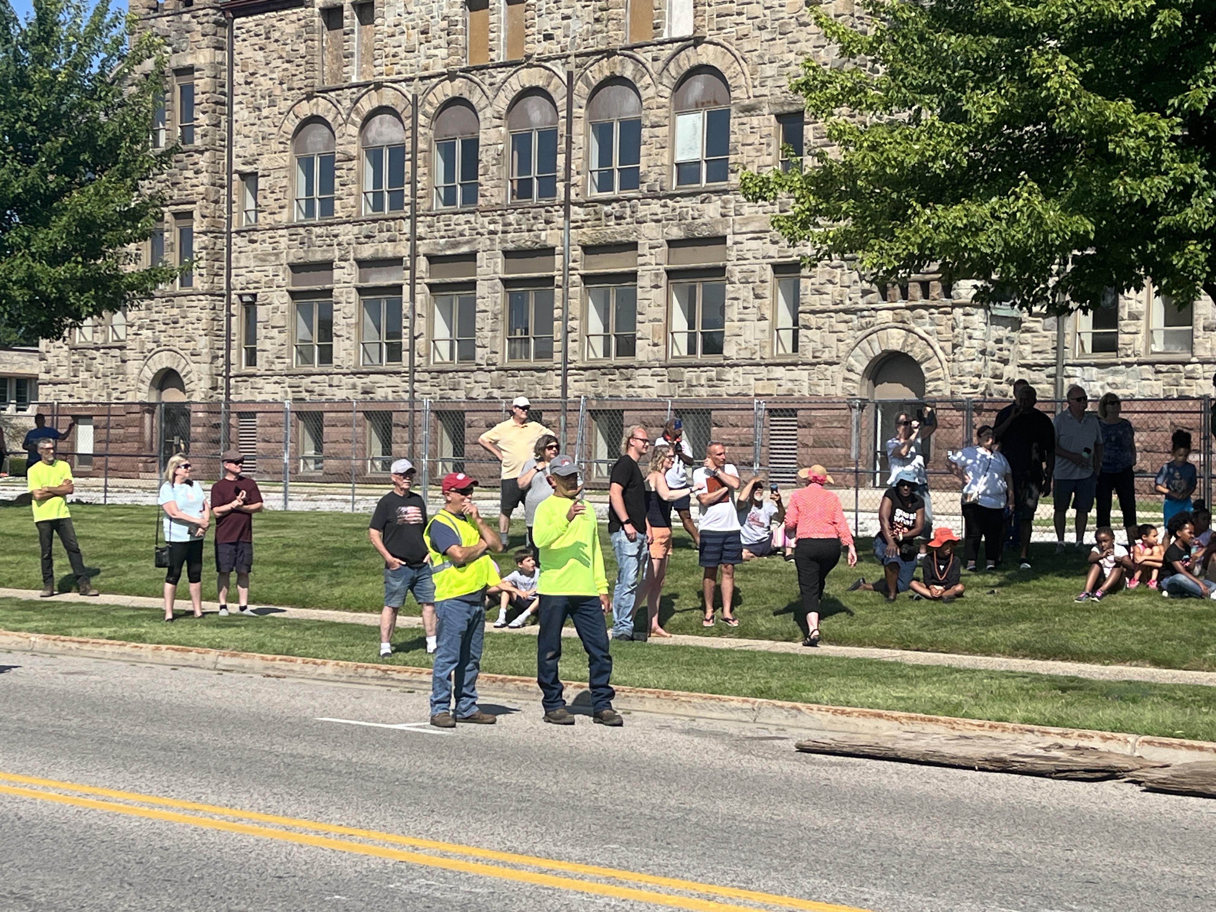 Historic mansion moves through downtown Muskegon - mlive.com