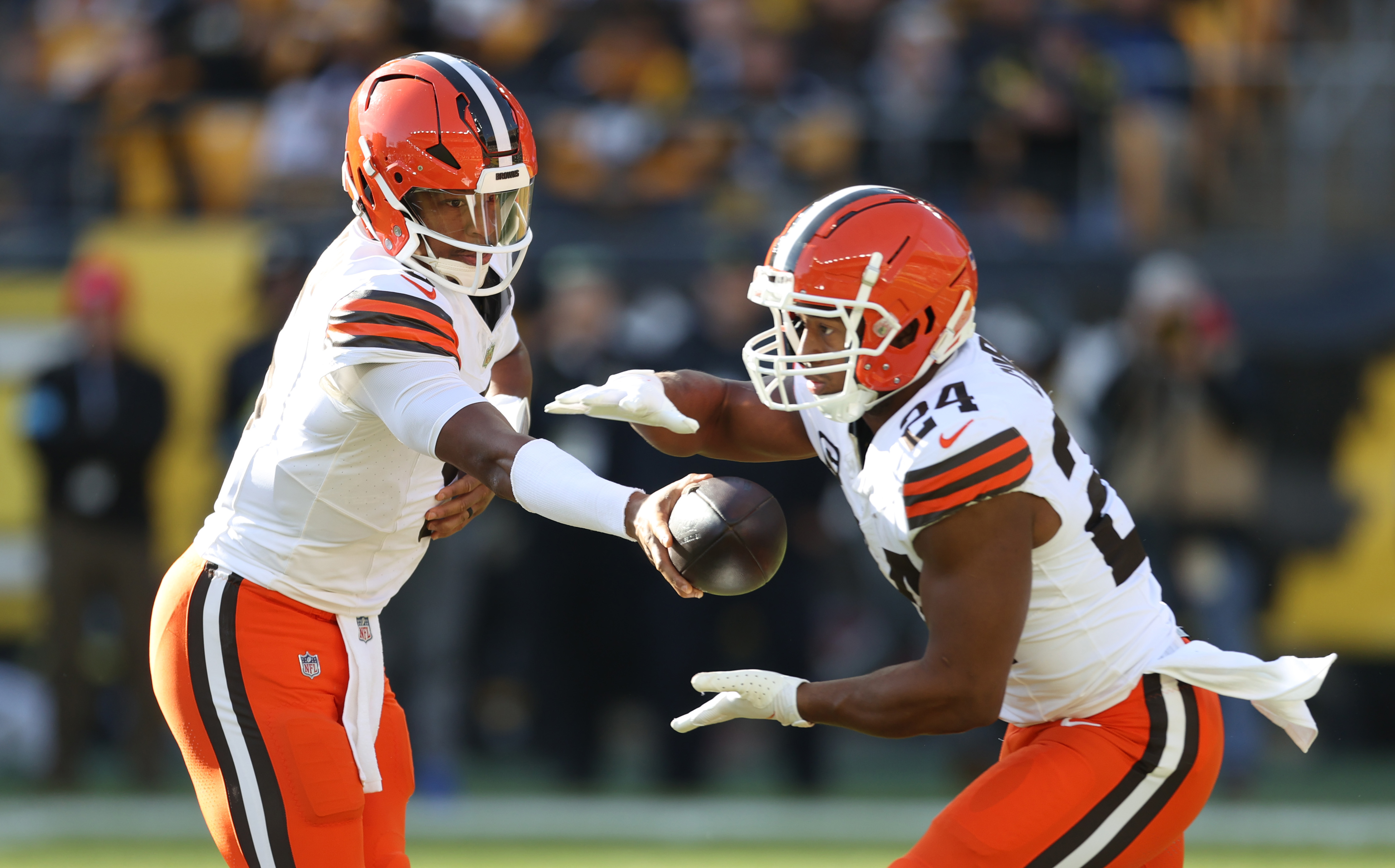 Cleveland Browns quarterback Jameis Winston vs. Pittsburgh Steelers ...