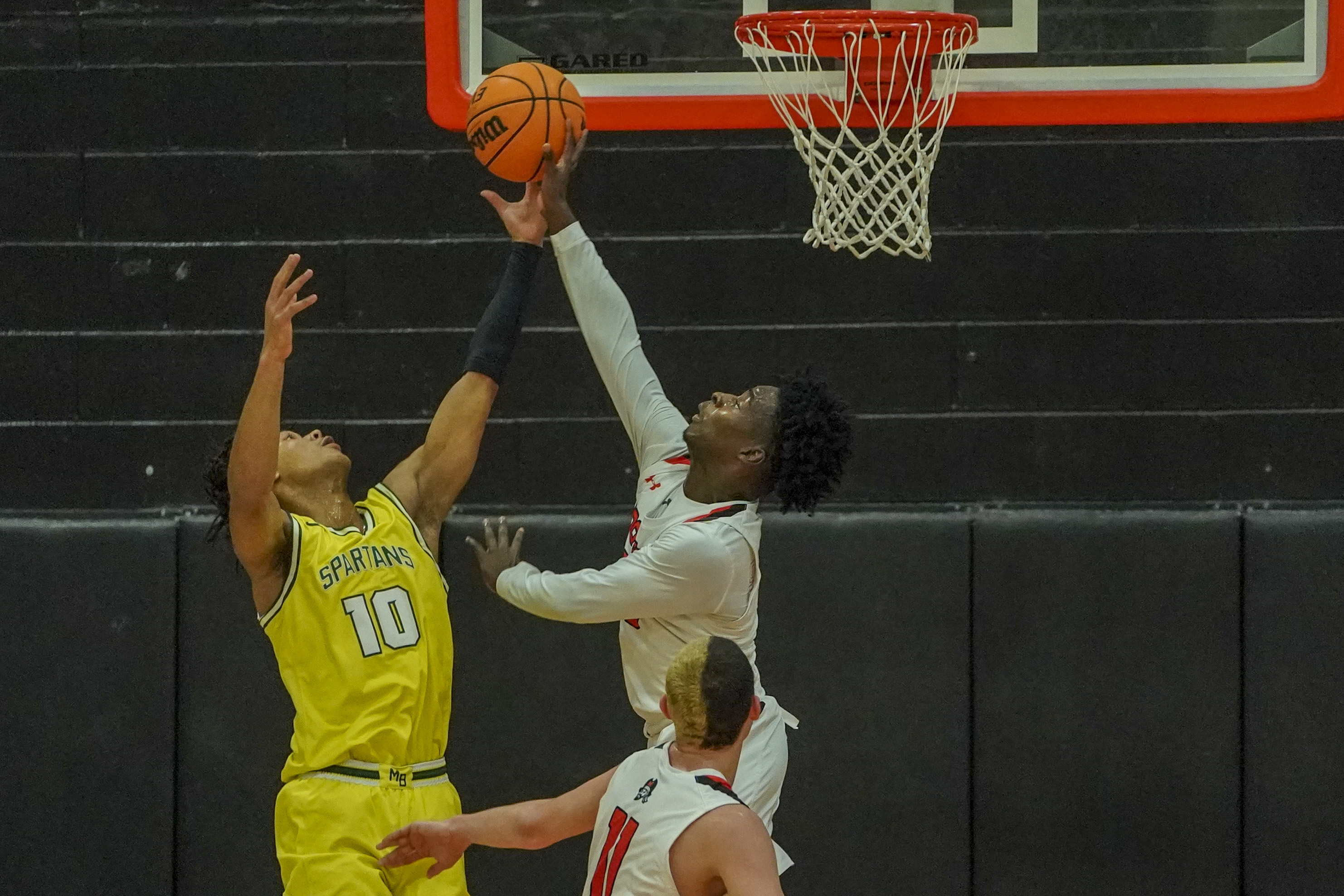 Mountain Brook vs. Hoover boys basketball - al.com