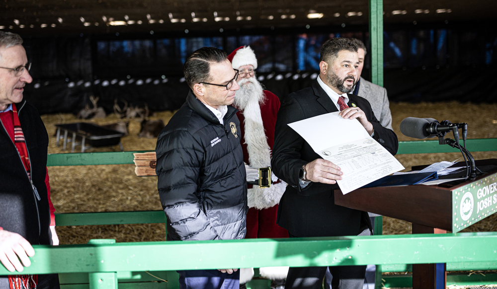 Santa’s reindeer at Hersheypark receive clean bill of health for ...