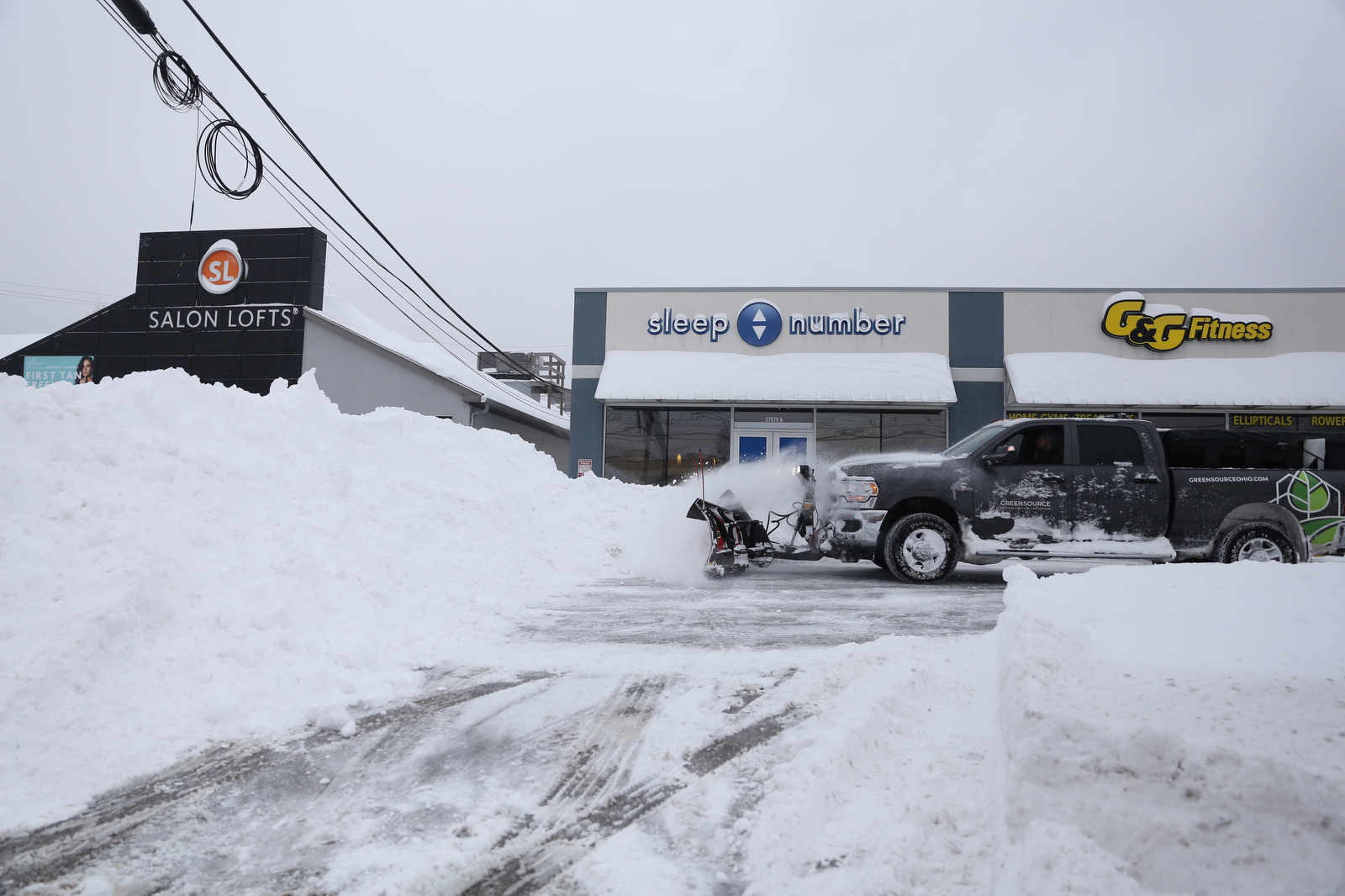 Heavy snowfall hits NE Ohio, Midwest - cleveland.com