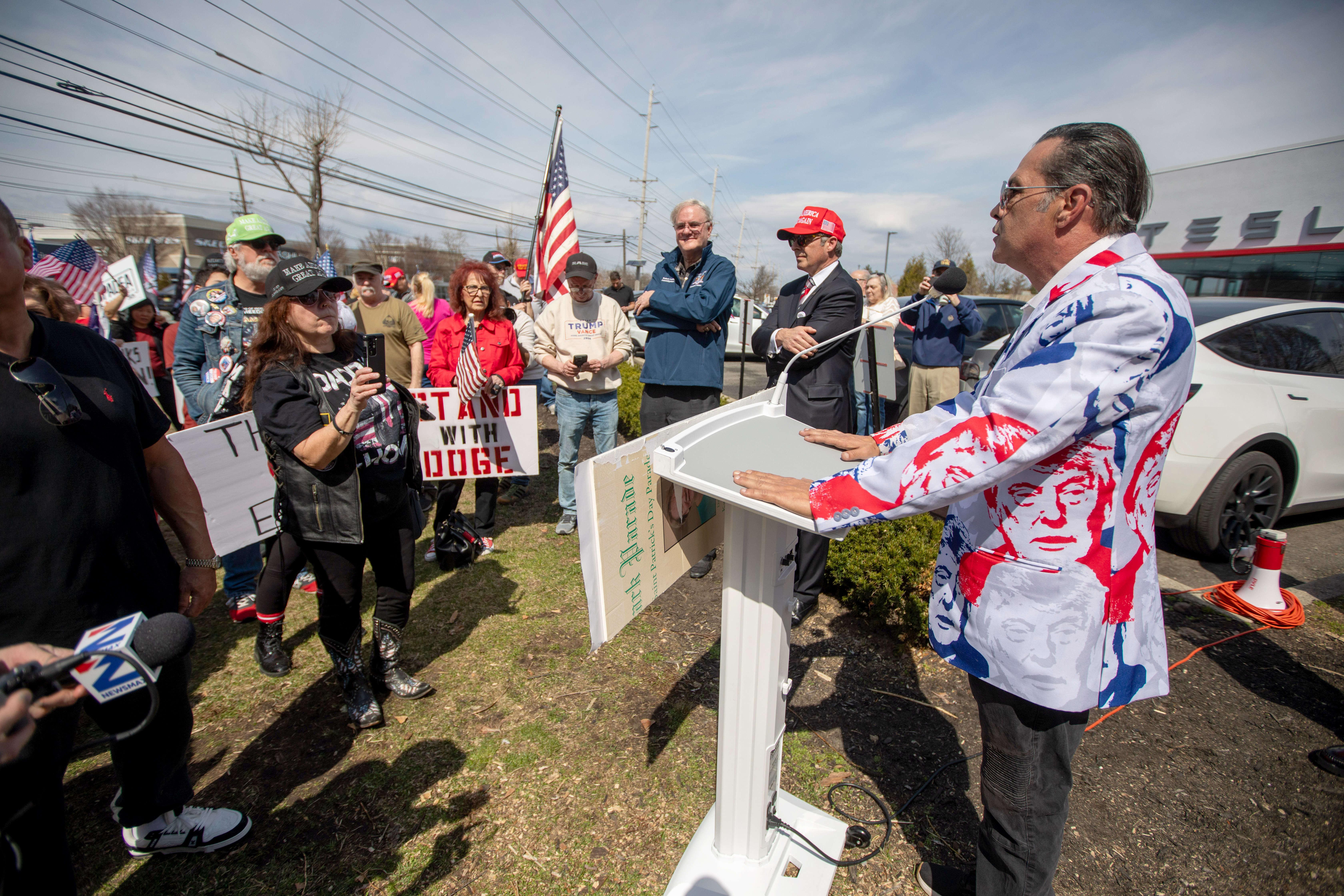 Hundreds show up at Tesla in Paramus - nj.com