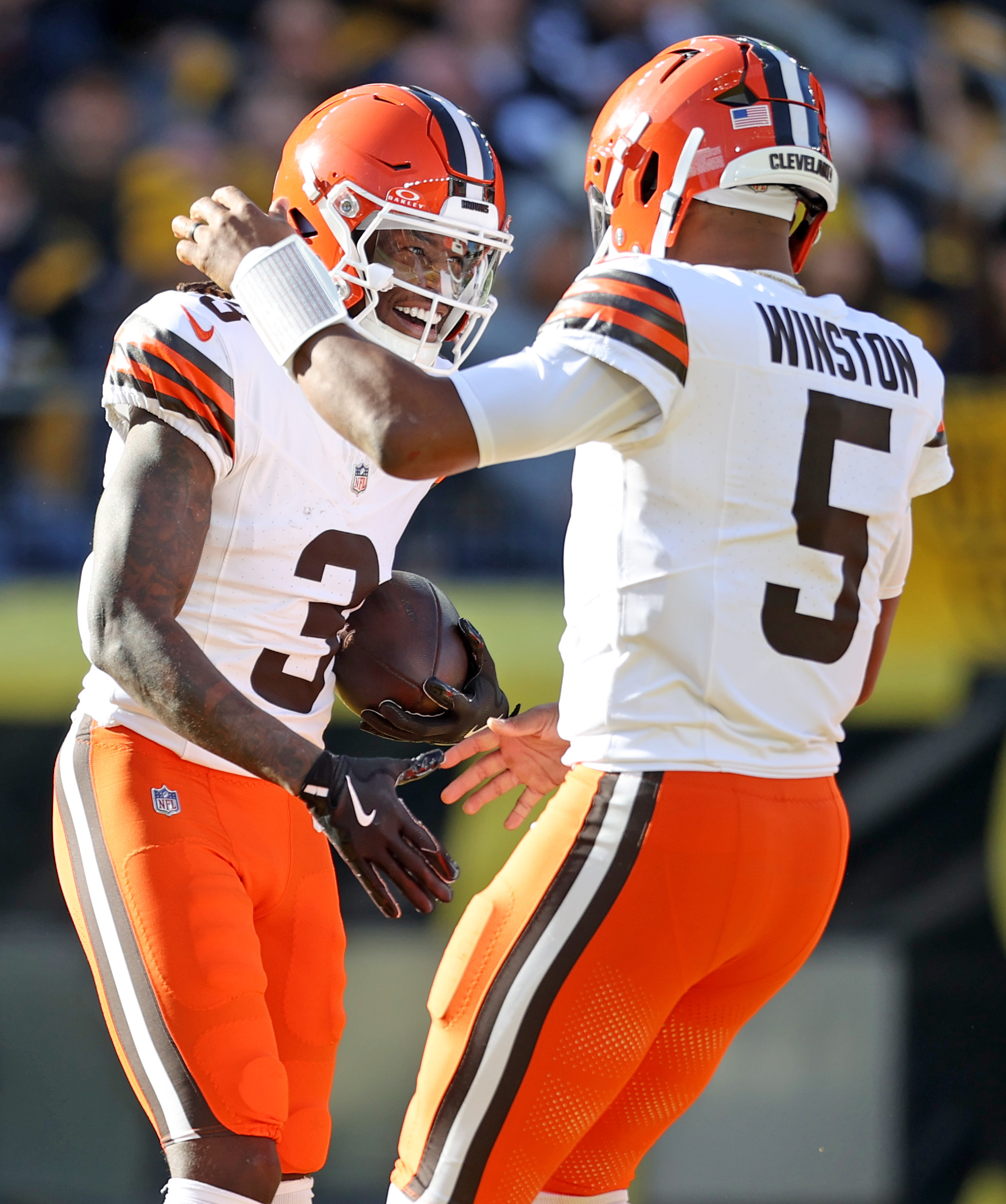 Cleveland Browns quarterback Jameis Winston vs. Pittsburgh Steelers ...