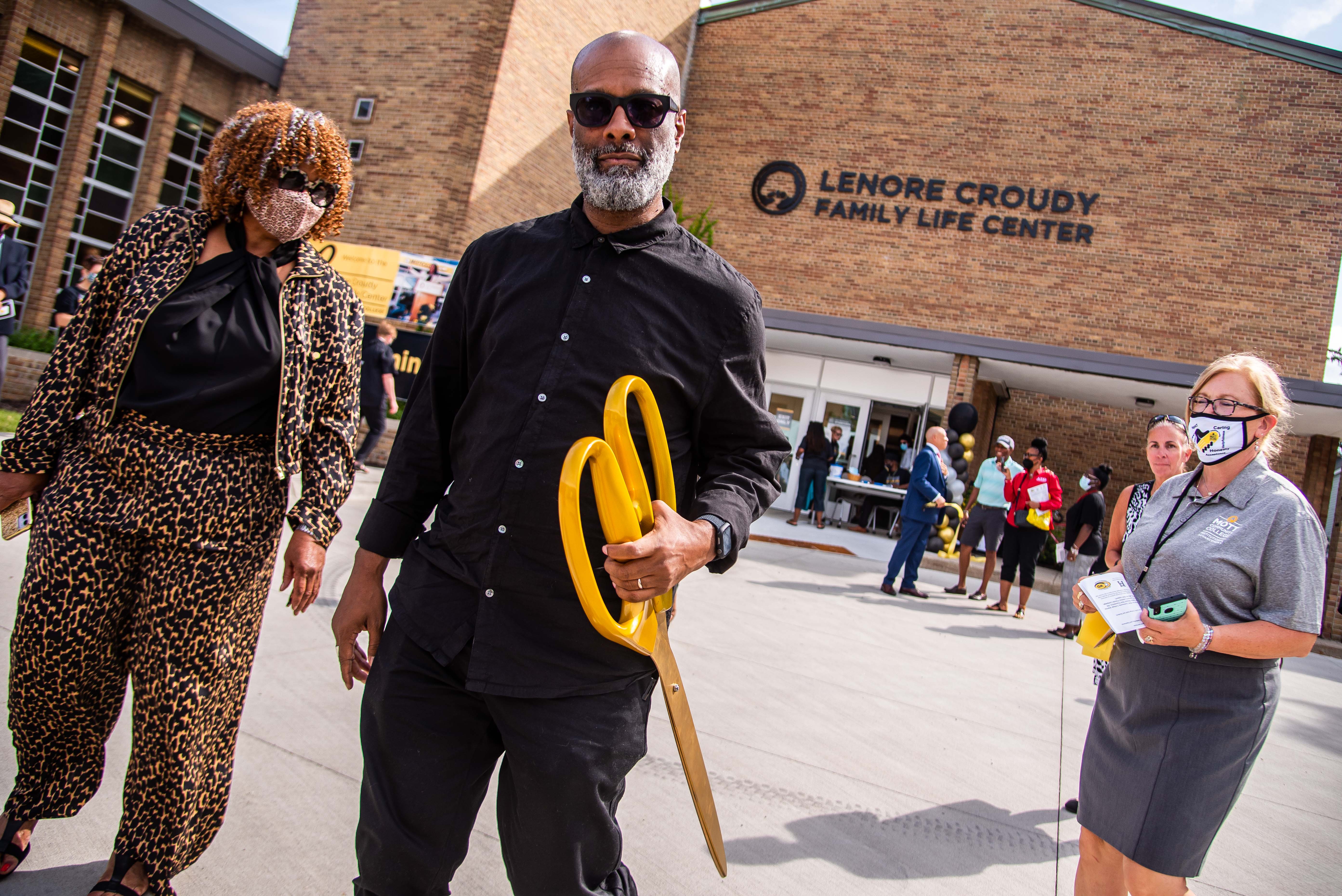 Lenore Croudy Family Life Center, mobile learning lab unveiled at Mott ...
