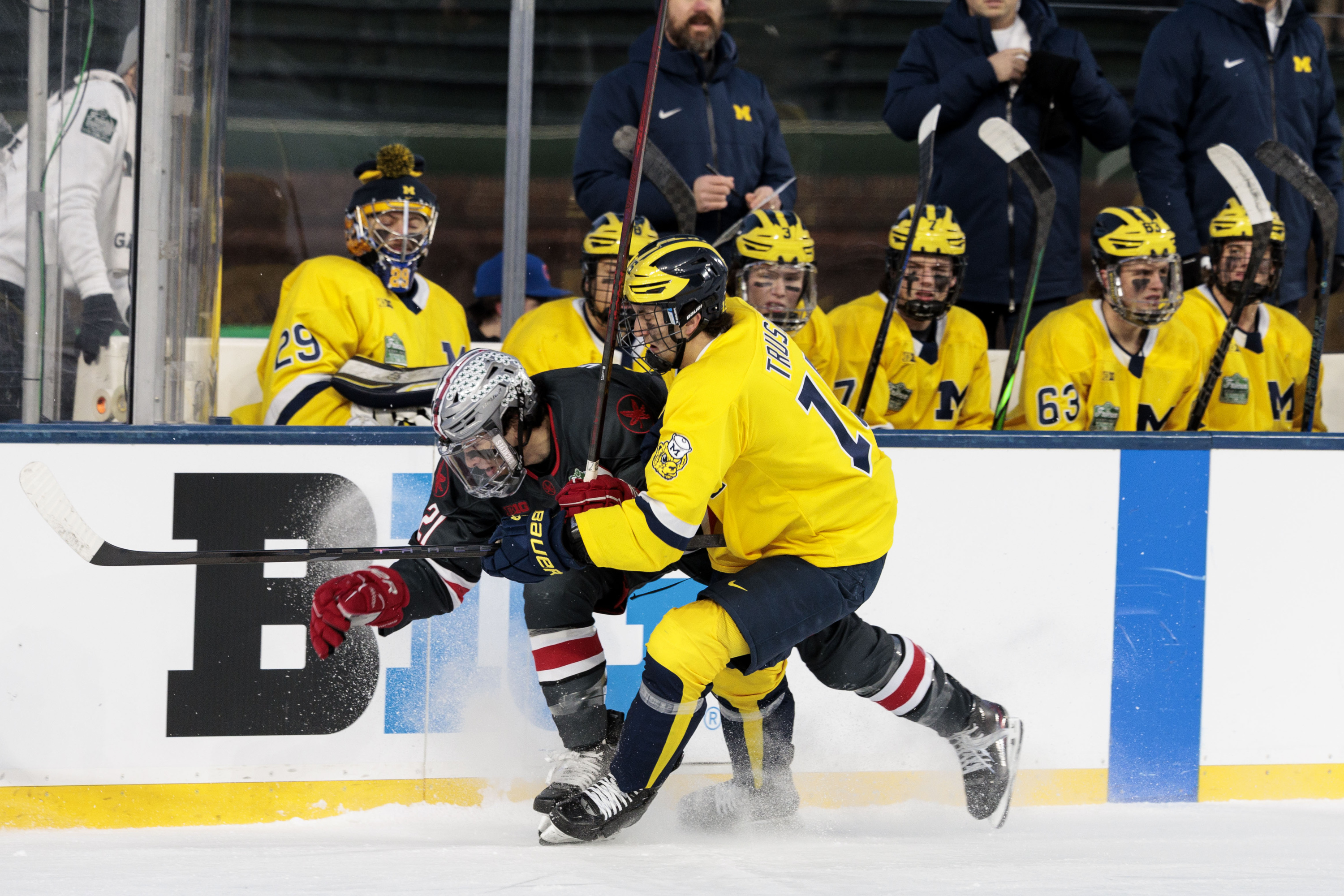 Frozen Confines ice hockey at Wrigley Field: Michigan vs. Ohio State ...
