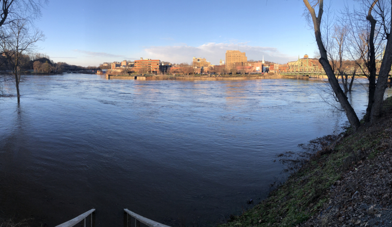 Delaware River at Easton-Phillipsburg crests just into minor-flood ...