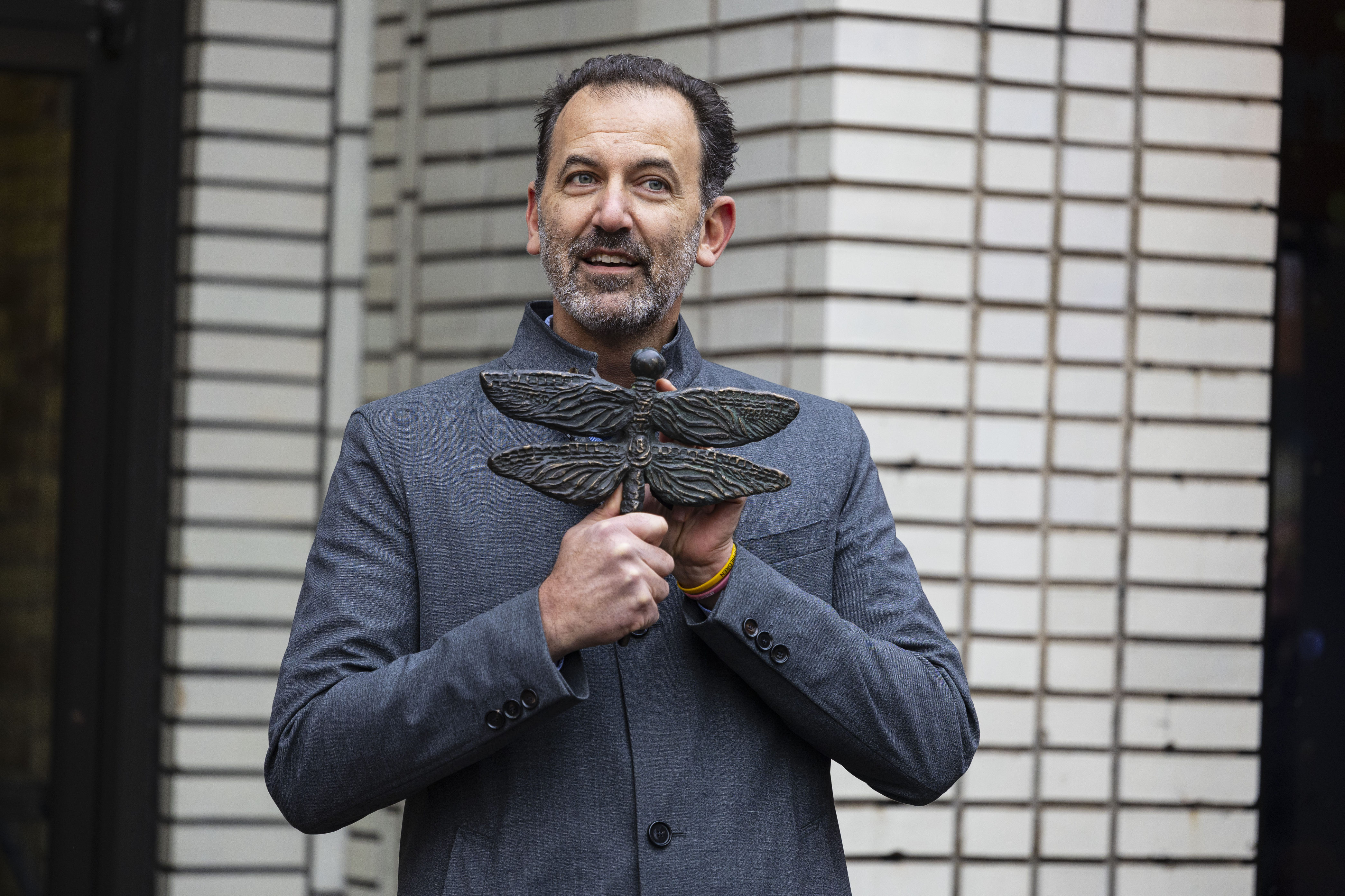 Grand Rapids launches 25 bronze dragonflies for citywide scavenger hunt ...