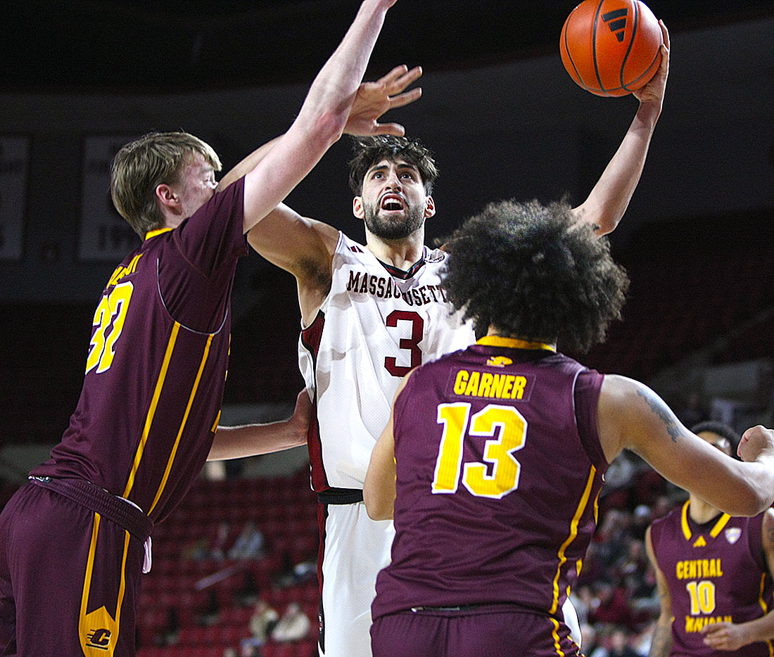 UMass Men's Basketball vs Central Michigan 2/3/26 - masslive.com
