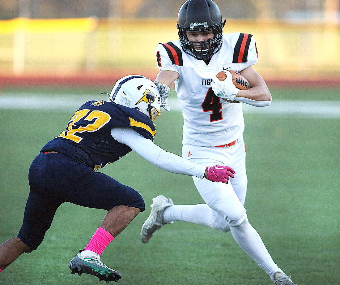 South Hadley vs Putnam Football 10/21/22 - masslive.com
