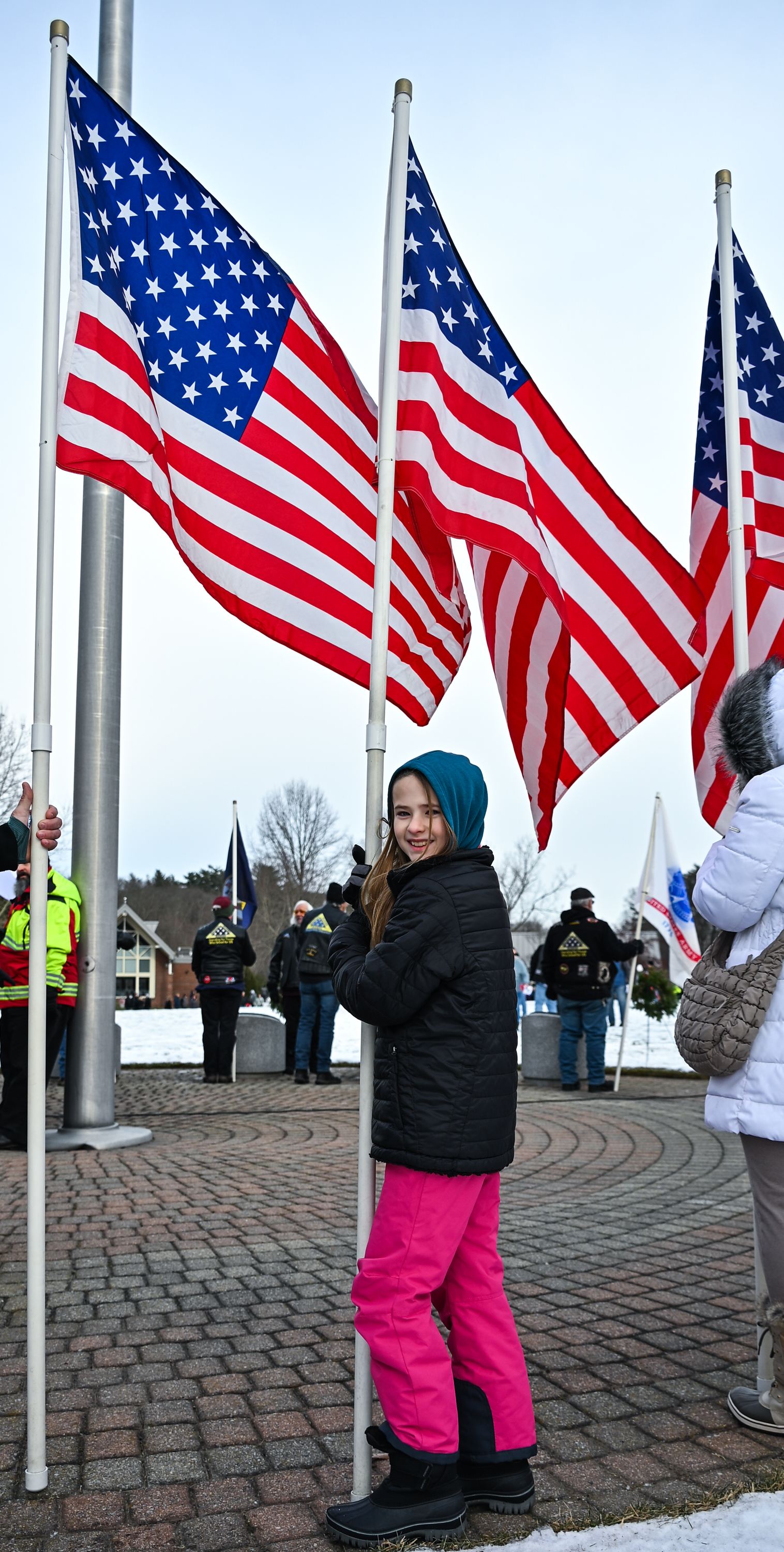 Agawam honors veterans by placing wreaths on 10,000 graves - masslive.com