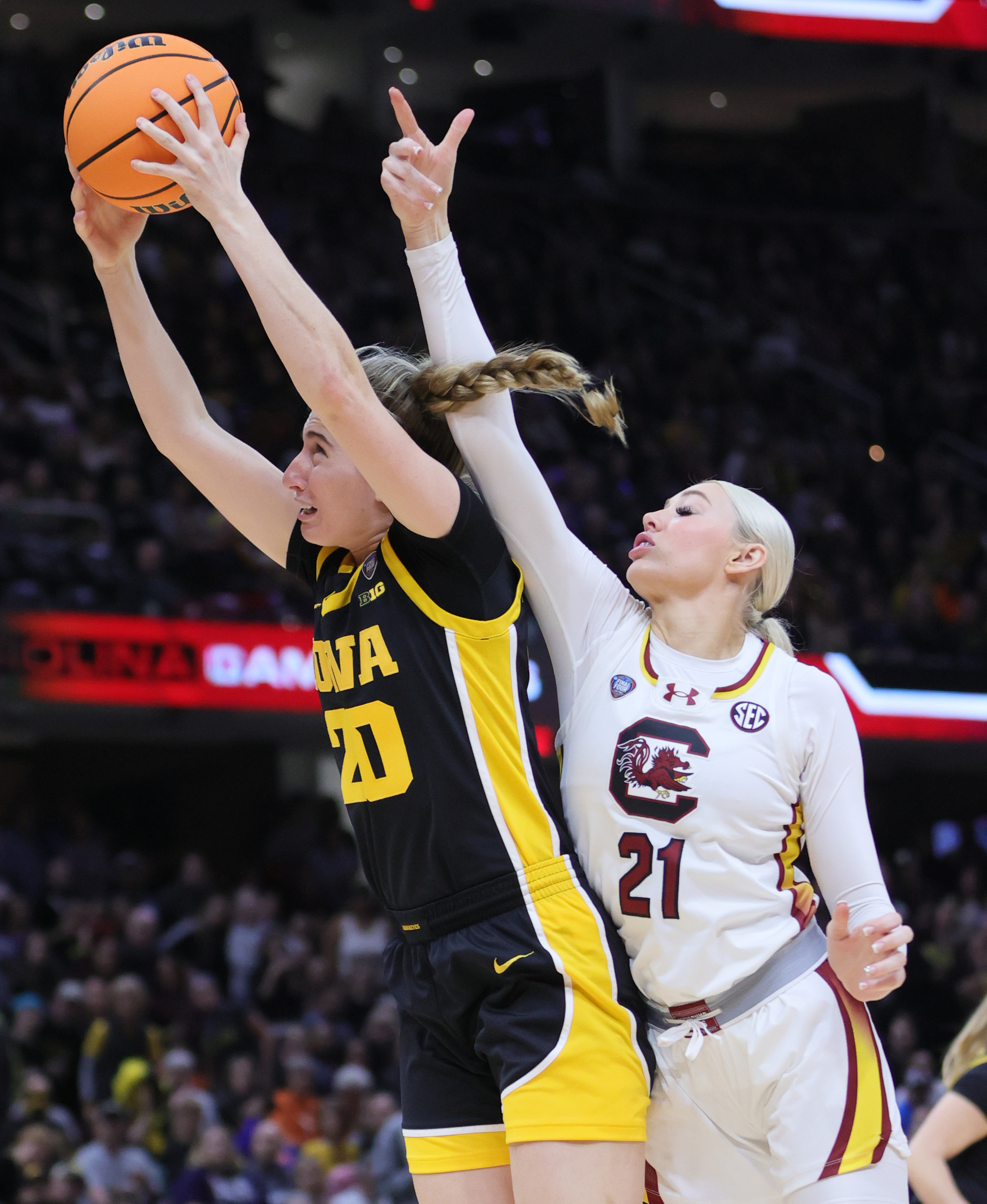 Iowa vs. South Carolina in NCAA Women's Final Four championship game ...