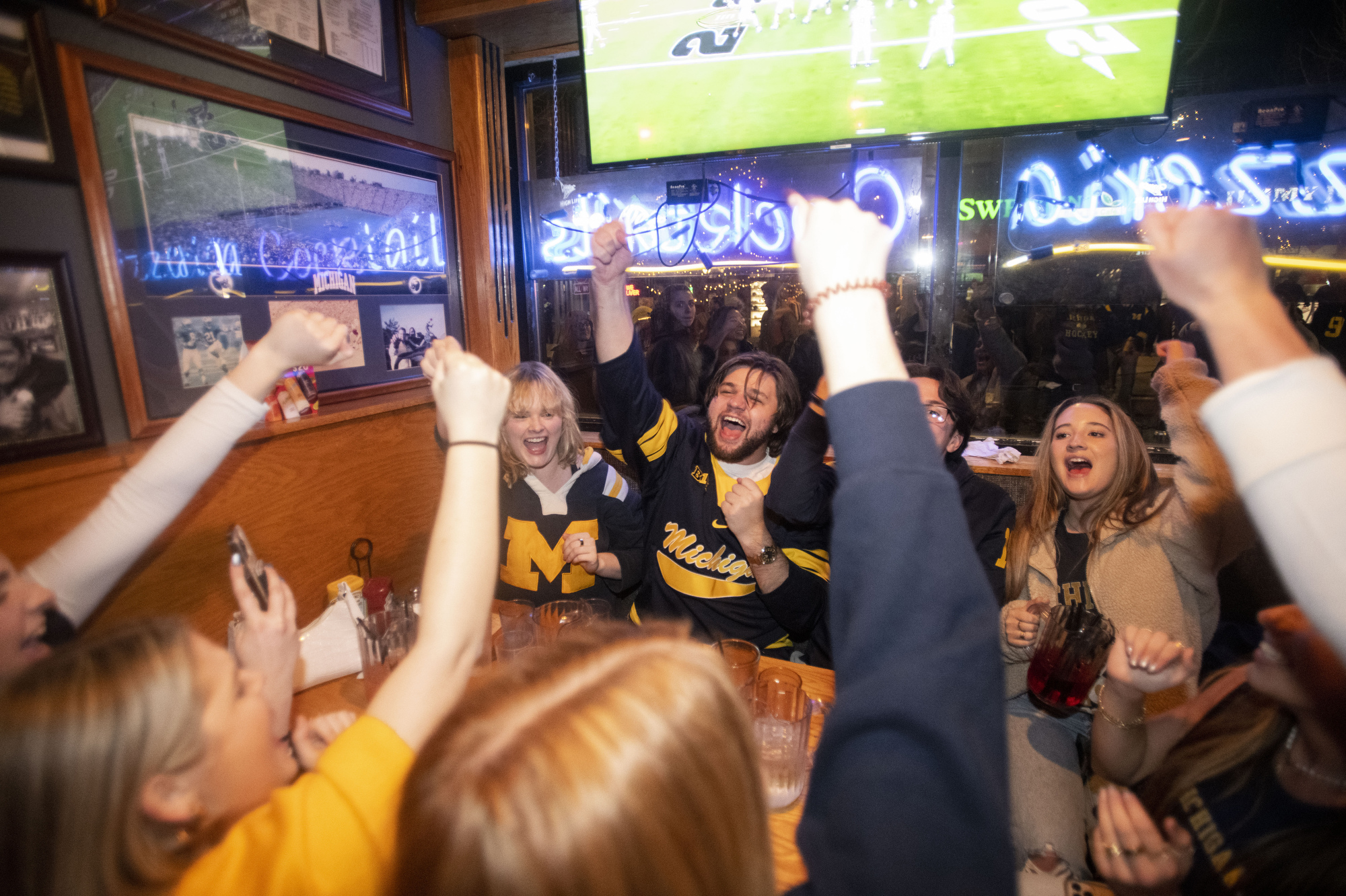 Michigan football fans watch national championship game from Ann Arbor ...