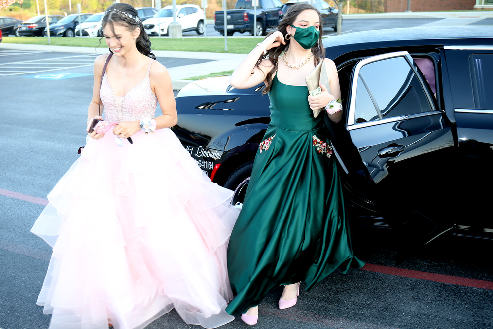 Bishop McDevitt holds 2021 Prom at the school - pennlive.com