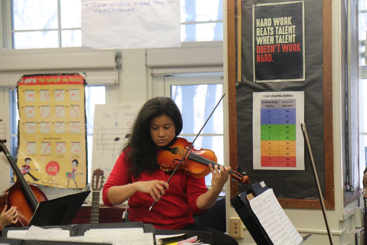 Staten Island music educator brings joy of strings instruments to ...