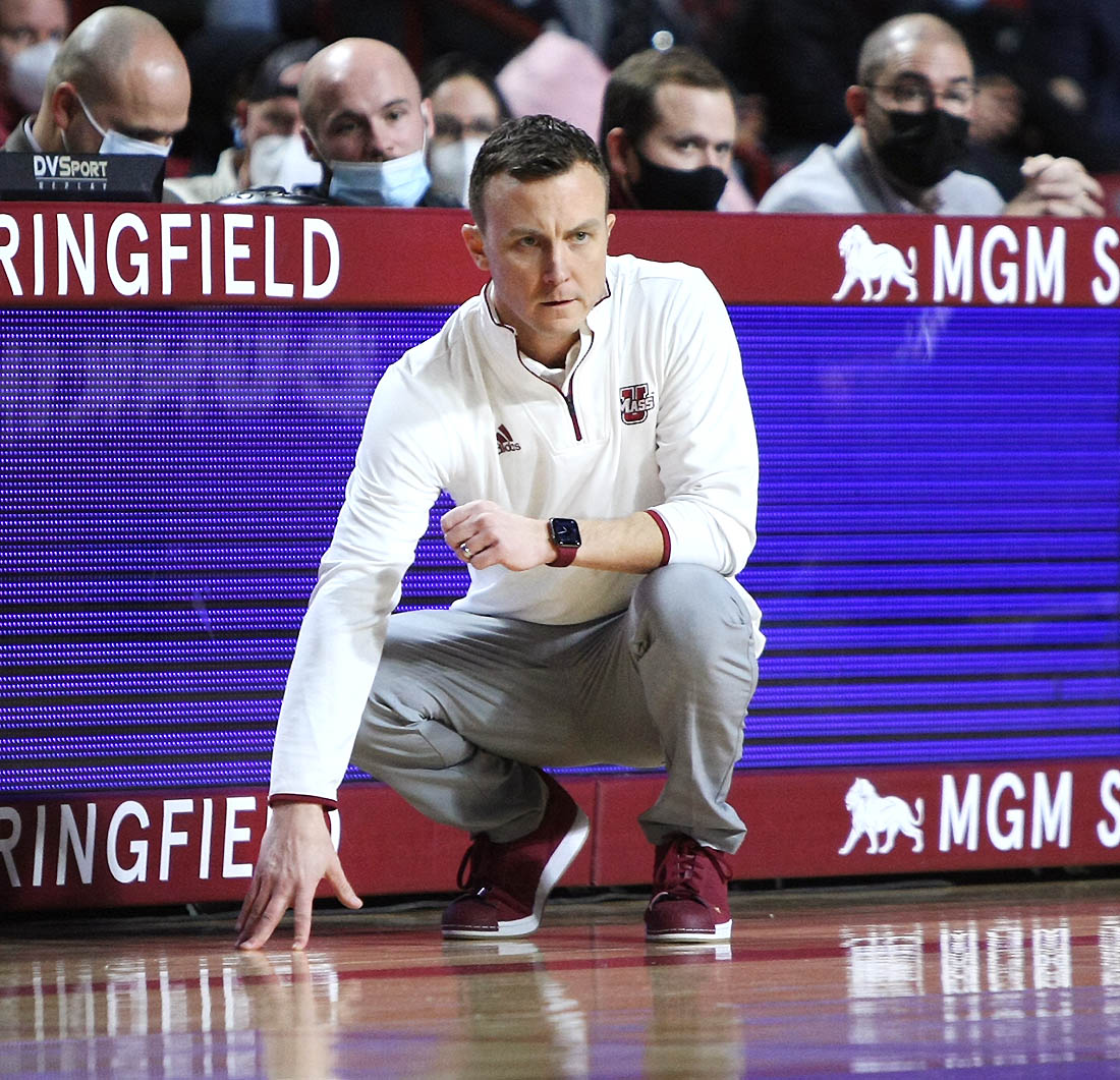UMass Men's Basketball vs URI 1/15/22 - masslive.com