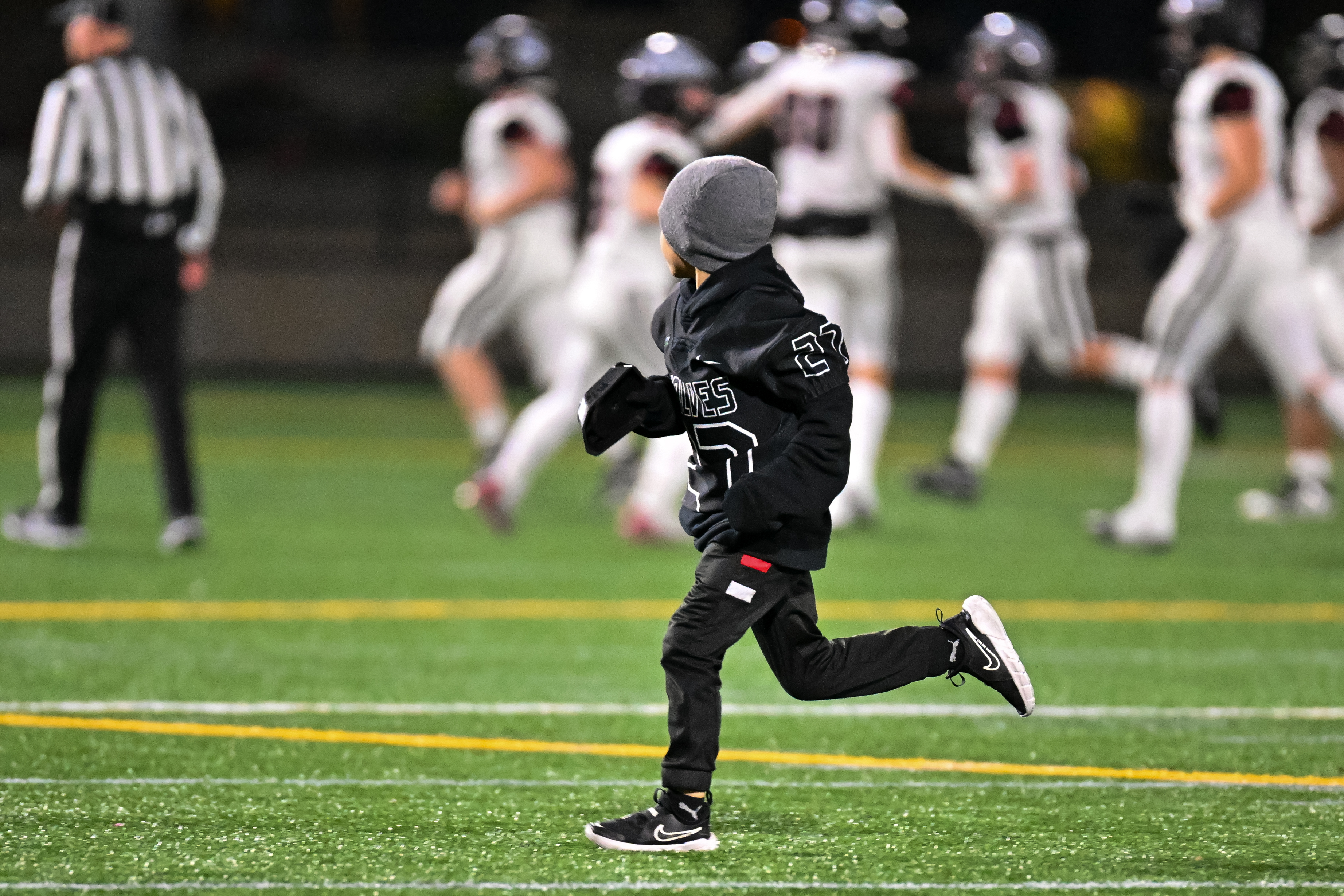 OSAA Class 6A football state semifinals: Tualatin Timberwolves vs ...
