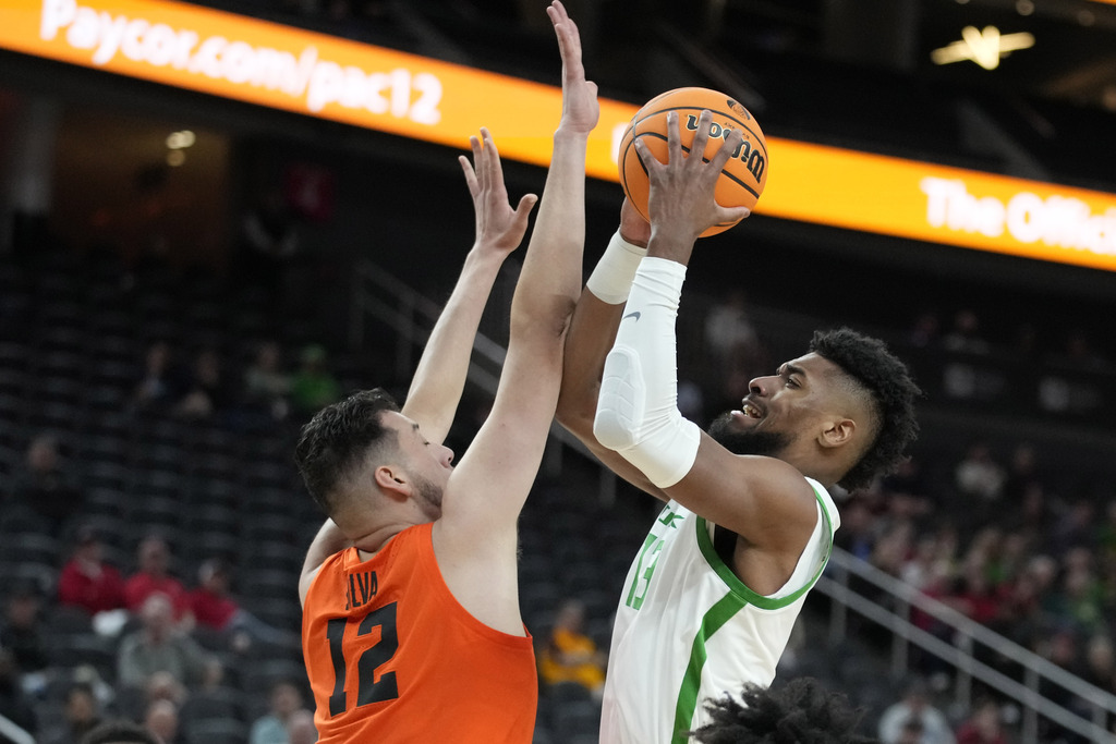 Oregon vs. Oregon State at 2022 Pac-12 men's basketball tournament ...