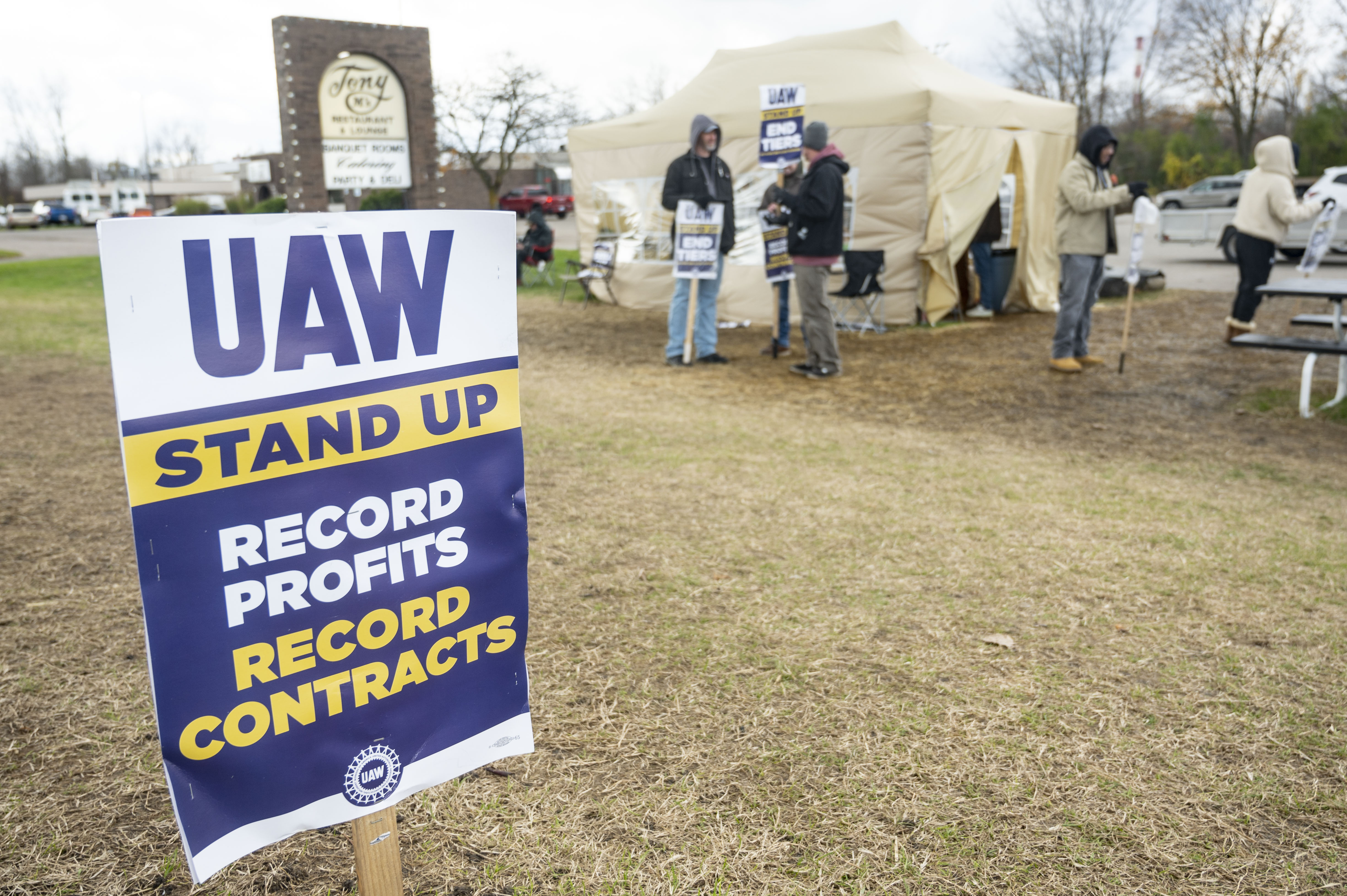 UAW Latest News: UAW Strike Updates, Big Three Auto News