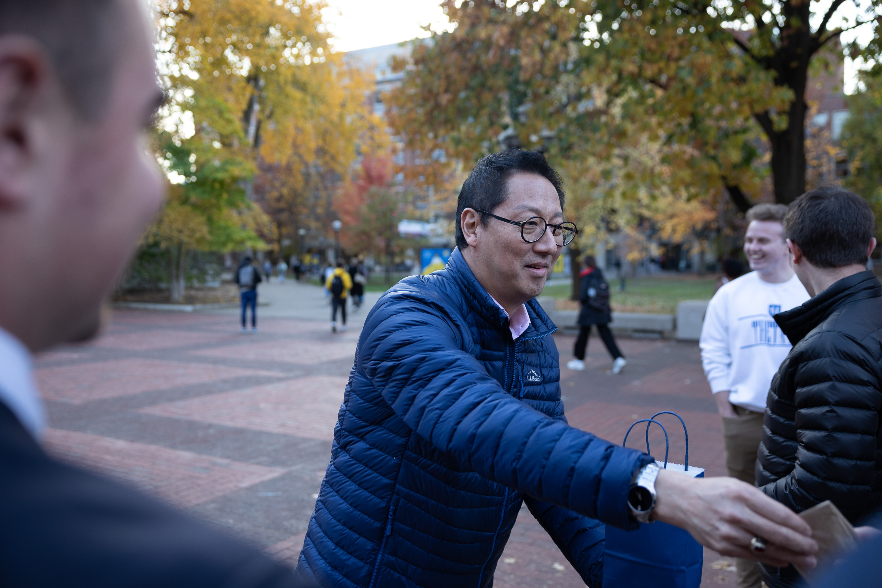 For 1st Michigan-MSU week, Santa Ono brings ‘Block M’ defenders cookies ...