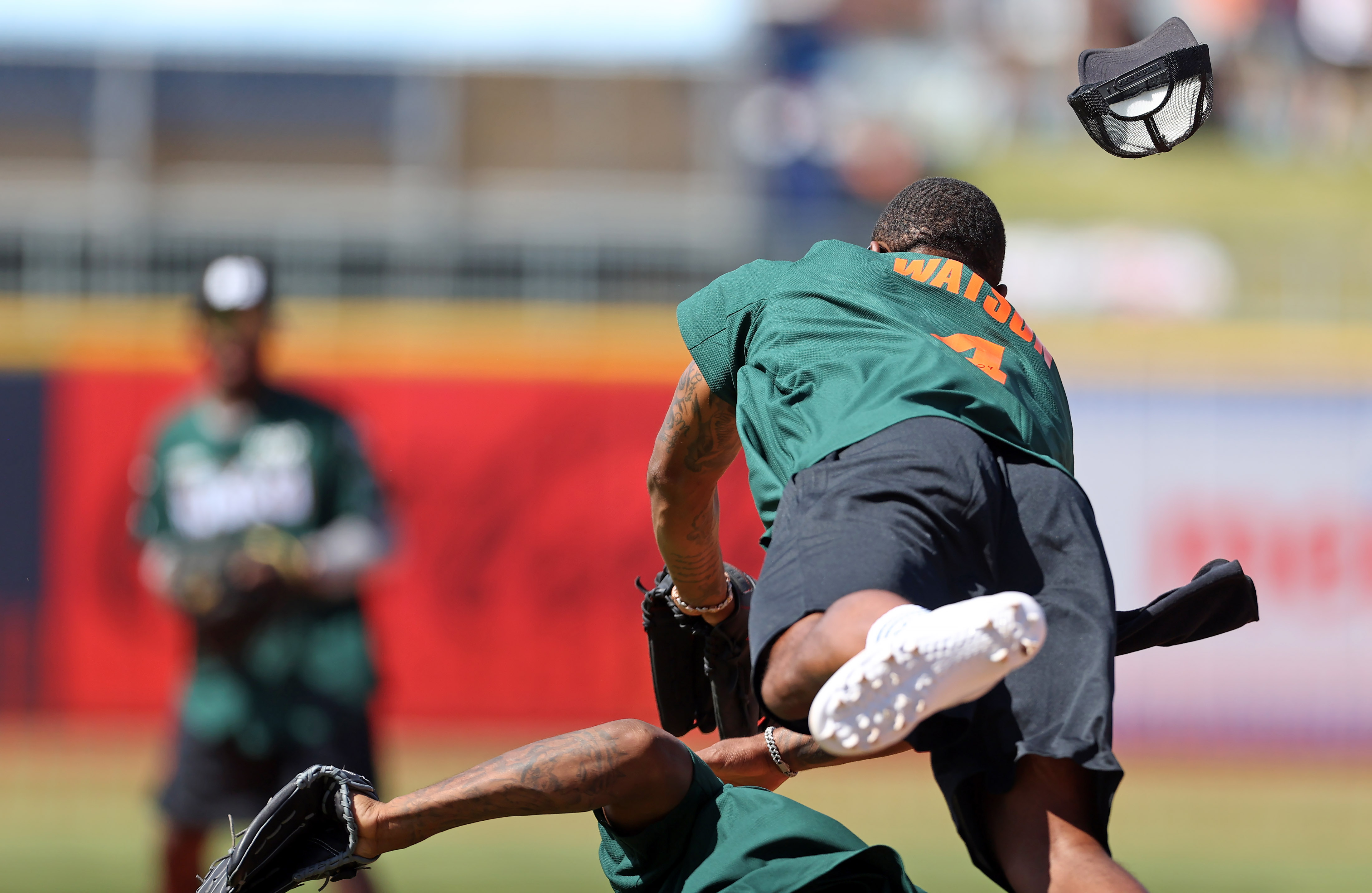 Deshaun Watson’s on-field collision during David Njoku celebrity ...