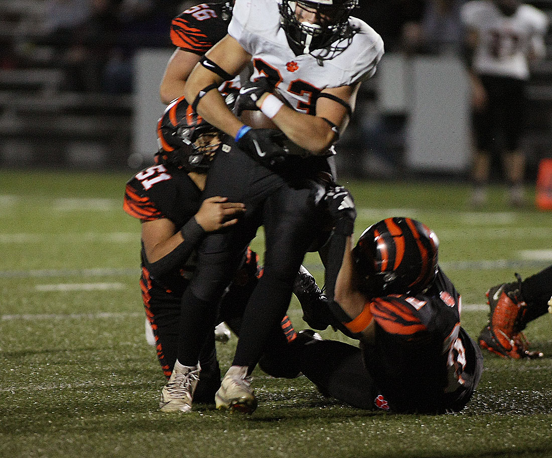 Lee vs South Hadley Football 10/24/25 - masslive.com