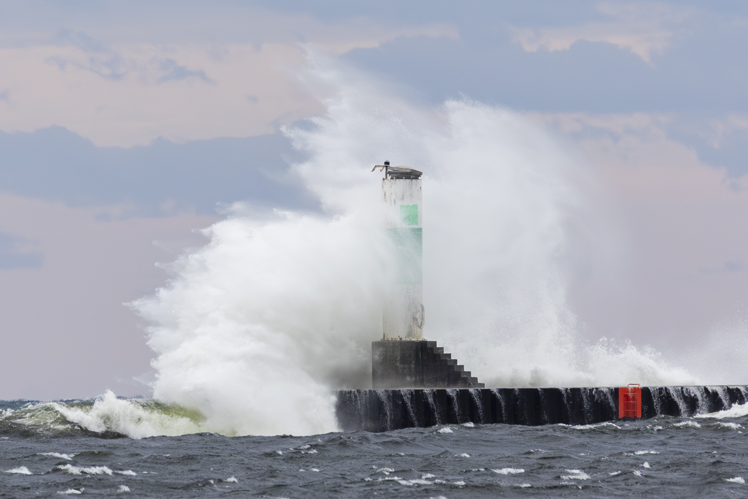 November gales whip up massive waves on Lake Michigan - mlive.com