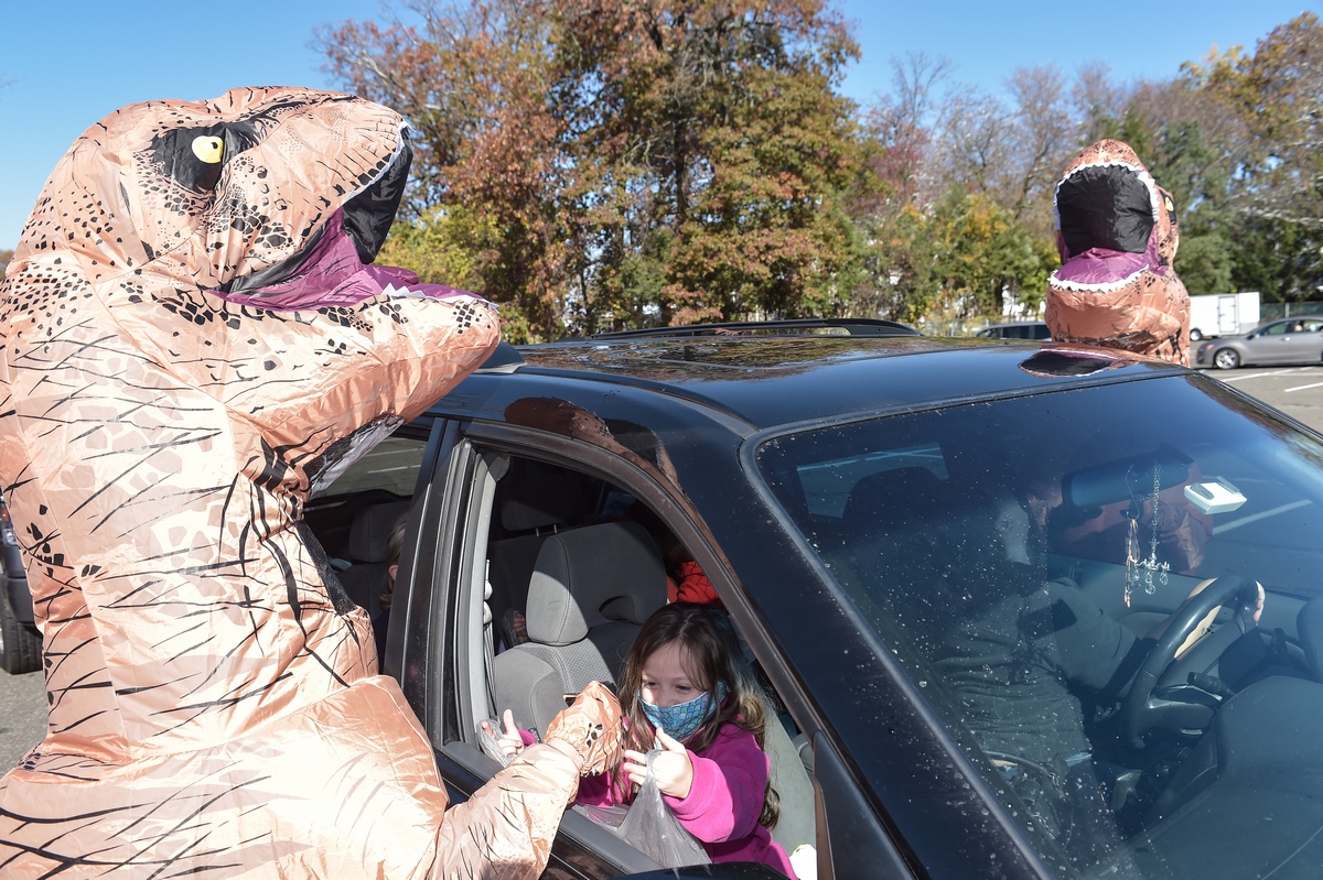 Springfield C3 Police Unit stages Halloween Trunk or Treat Drive-Thru ...