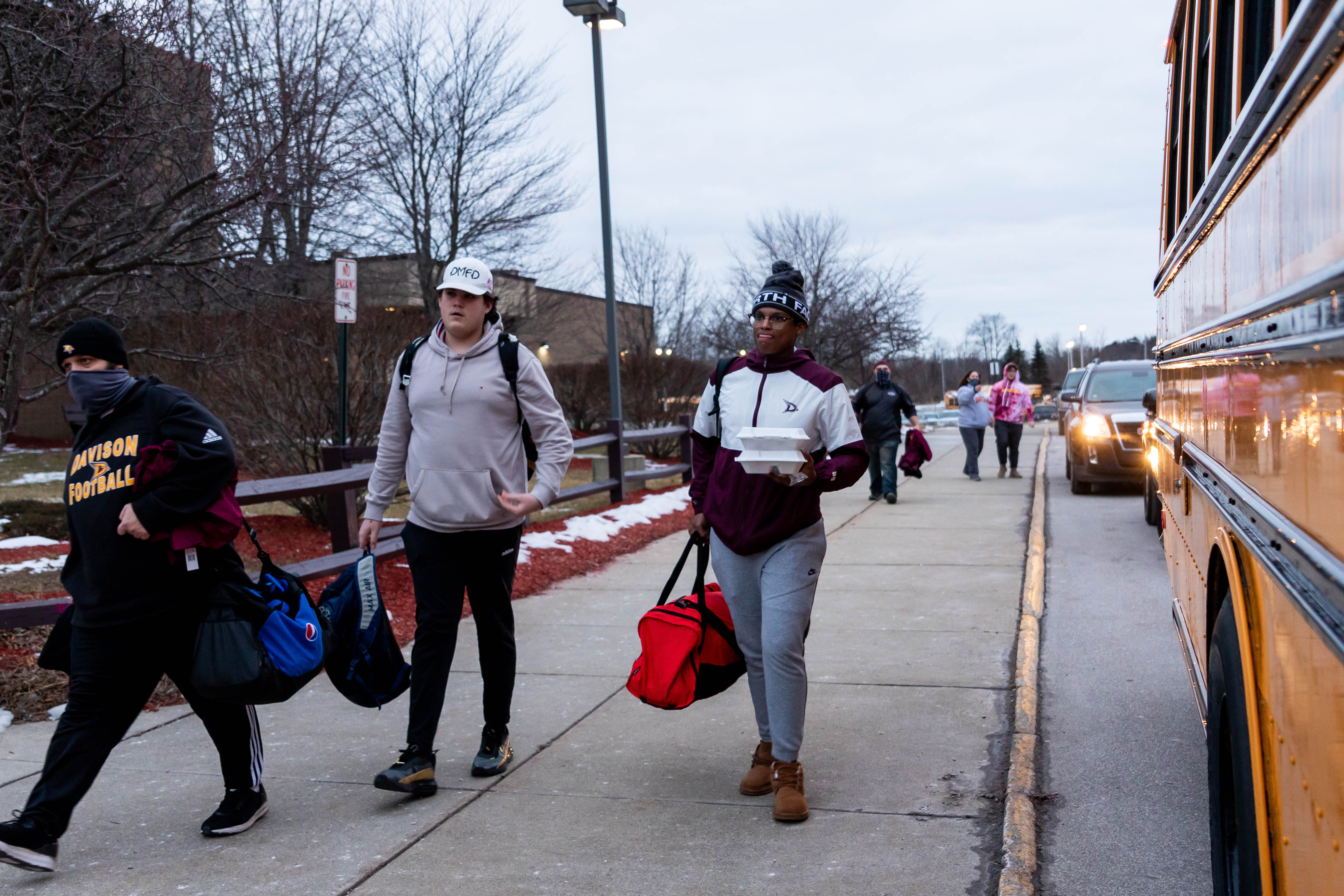 Davison fans brave the cold to give football team sendoff - mlive.com