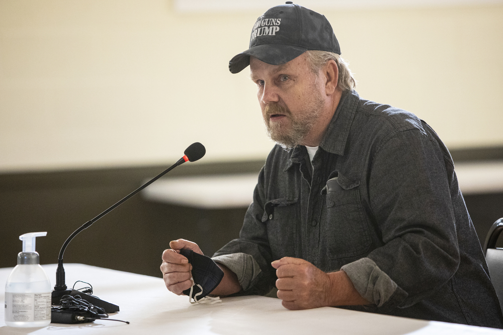 People support and others call for resignation of Sheriff Leaf at Barry ...