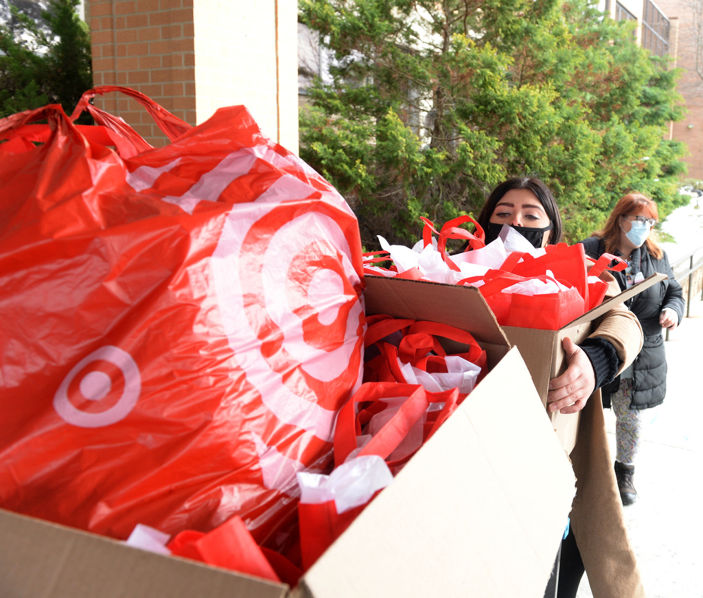 Art Kulikowski Memorial Christmas Surprise for Jefferson Nurses and ...