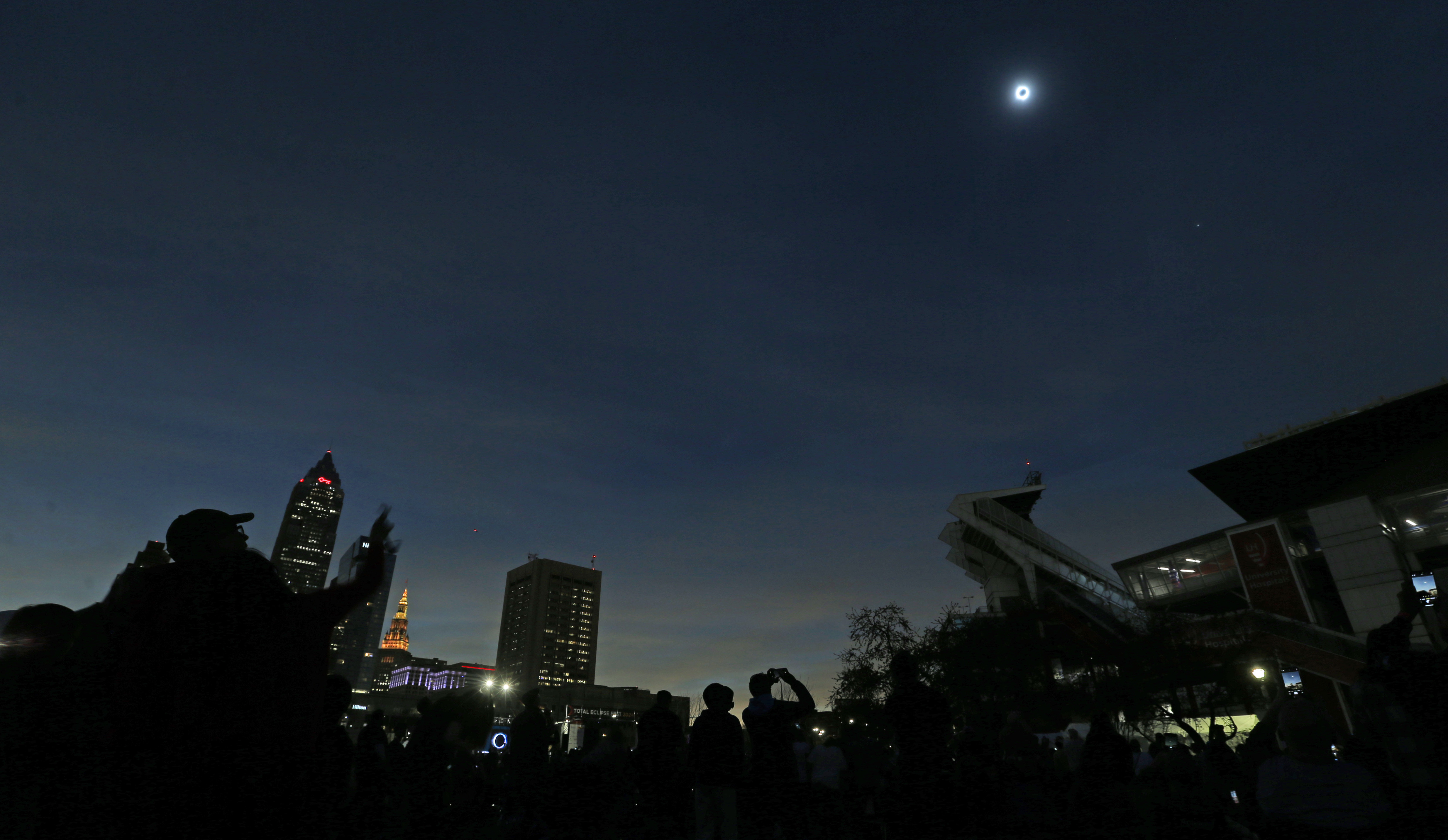 Cleveland total solar eclipse at Great Lakes Science Center, April 8 ...